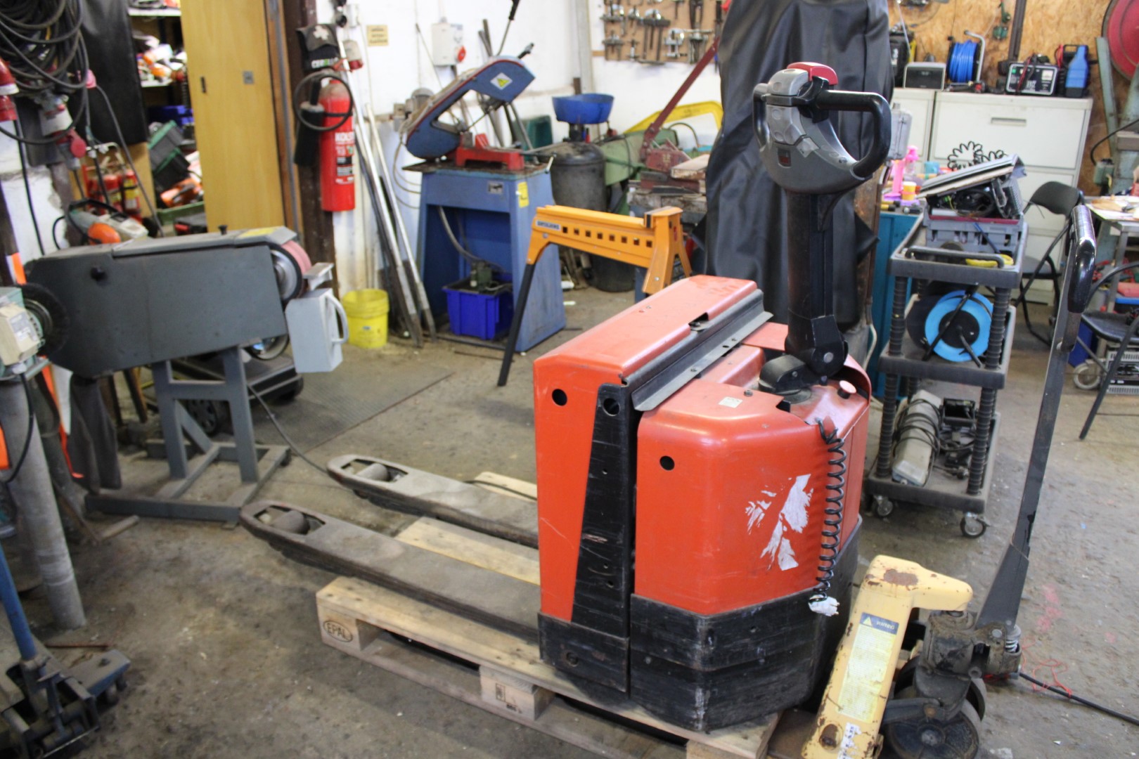 Low lift truck BT LWE 180 -07 - PS Auction - We value the future ...