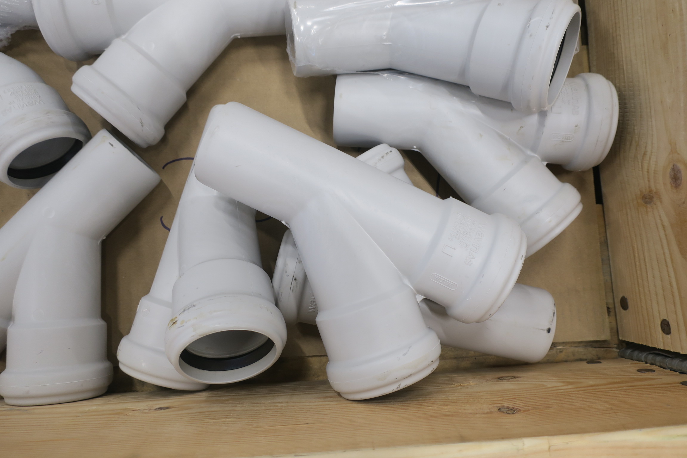 Rörböj och grenrör m.m Wavin ASTO - Auktioner online - Nätauktioner ...