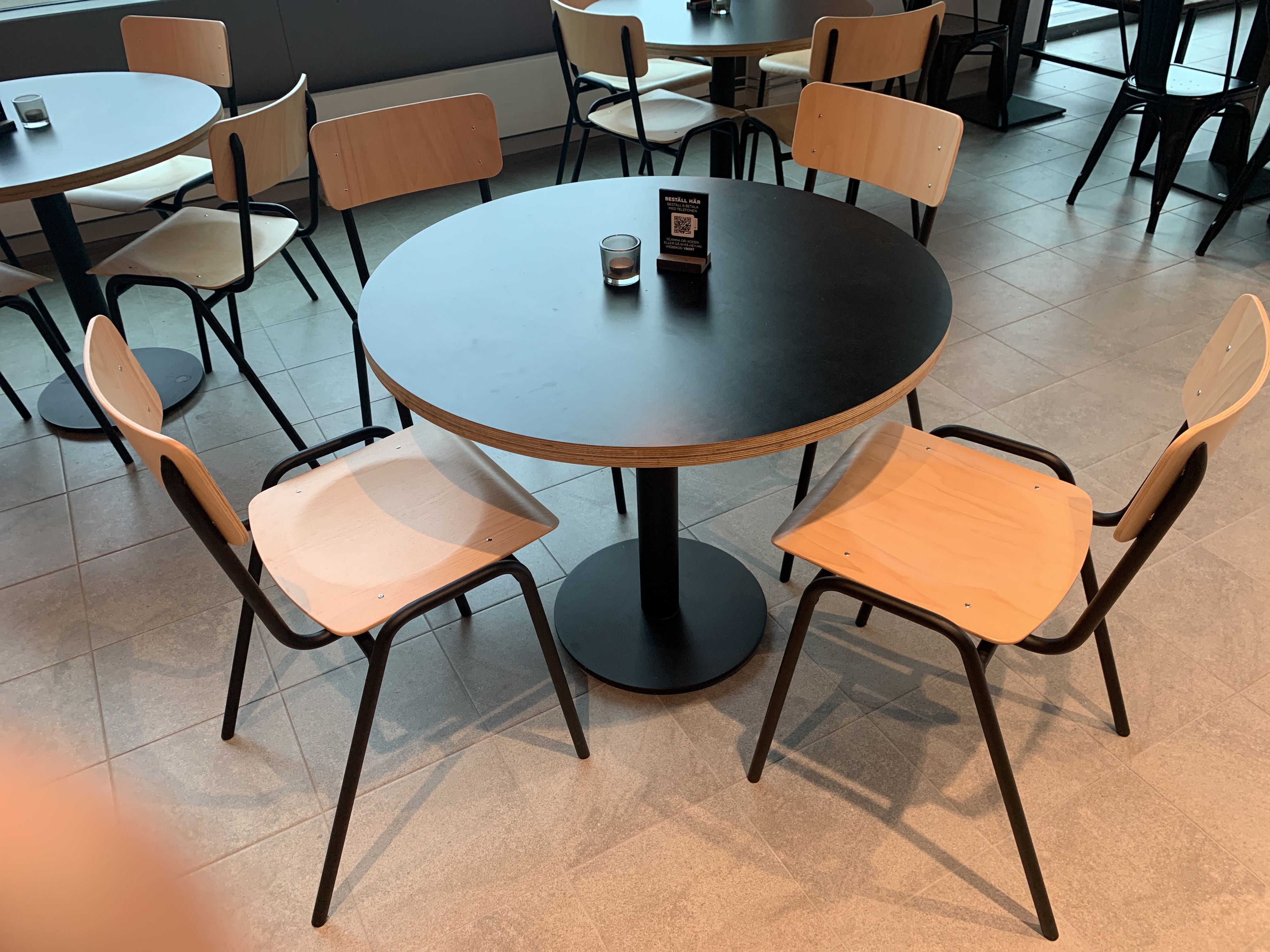 Restaurant furniture 8 tables, 30 chairs - PS Auction - We value the ...