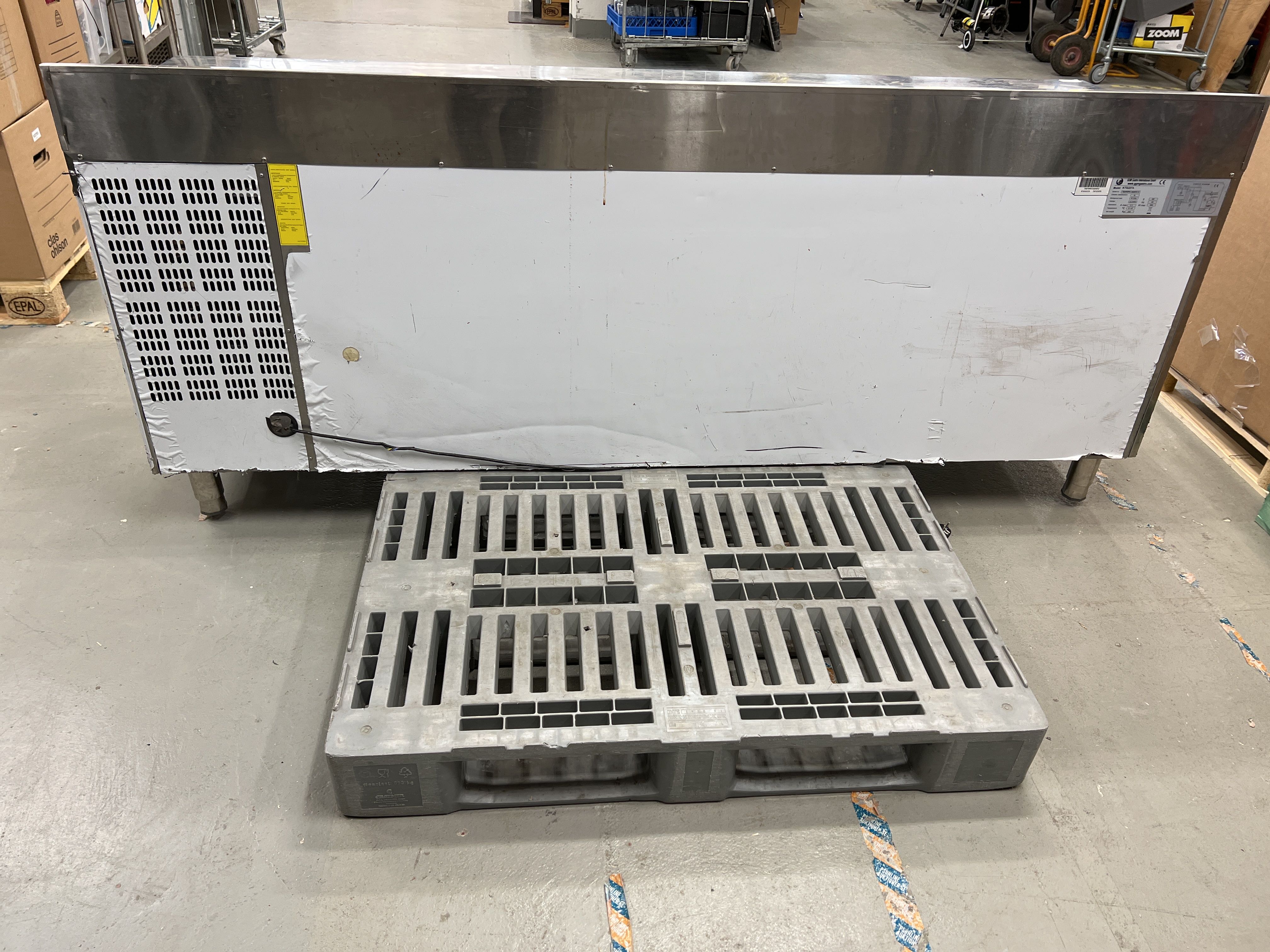 Cooling bench with cabinet and drawers, 223 cm - PS Auction - We value ...