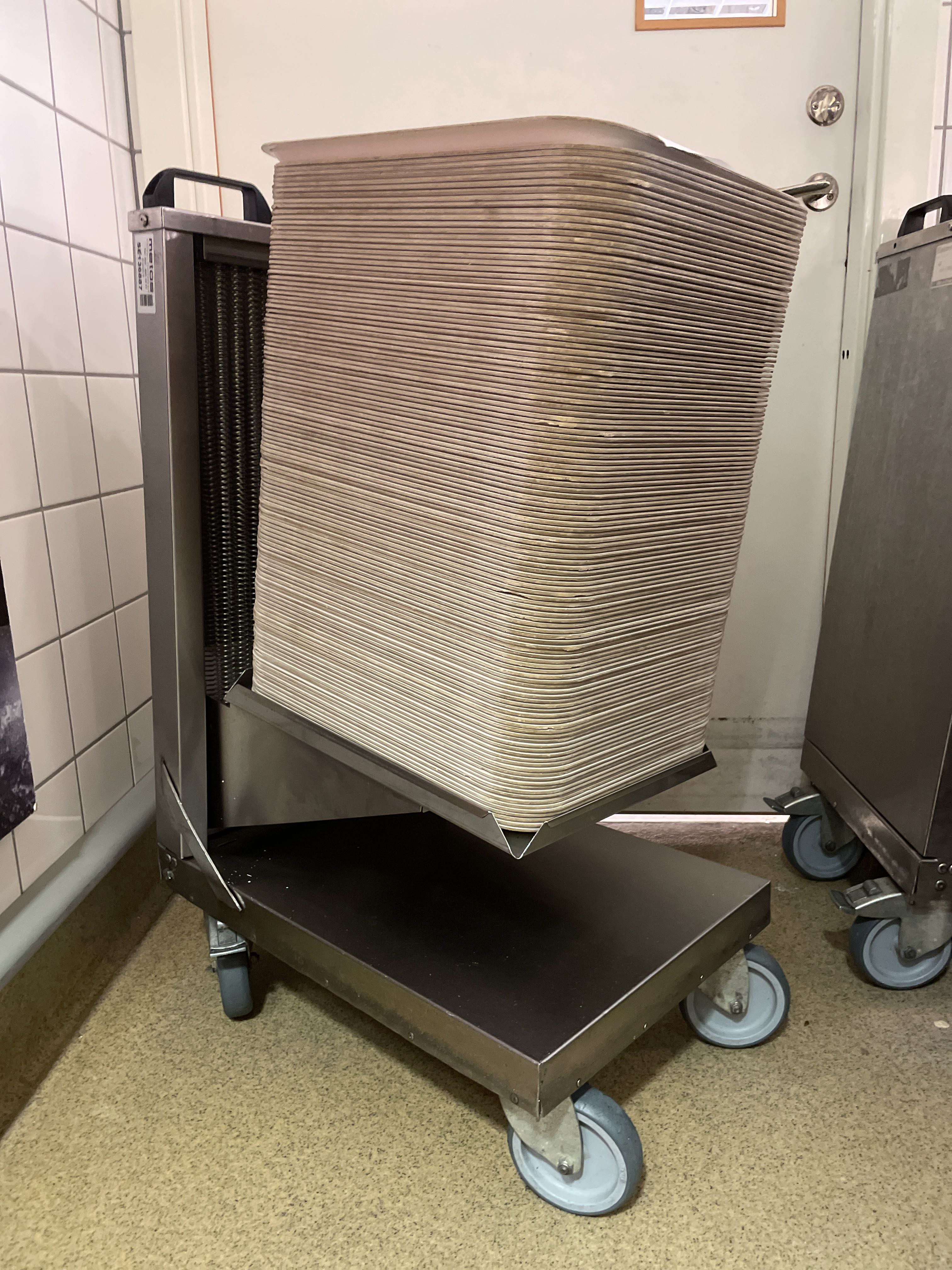 Tray trolleys, 3 pieces - PS Auction - We value the future - Largest in ...