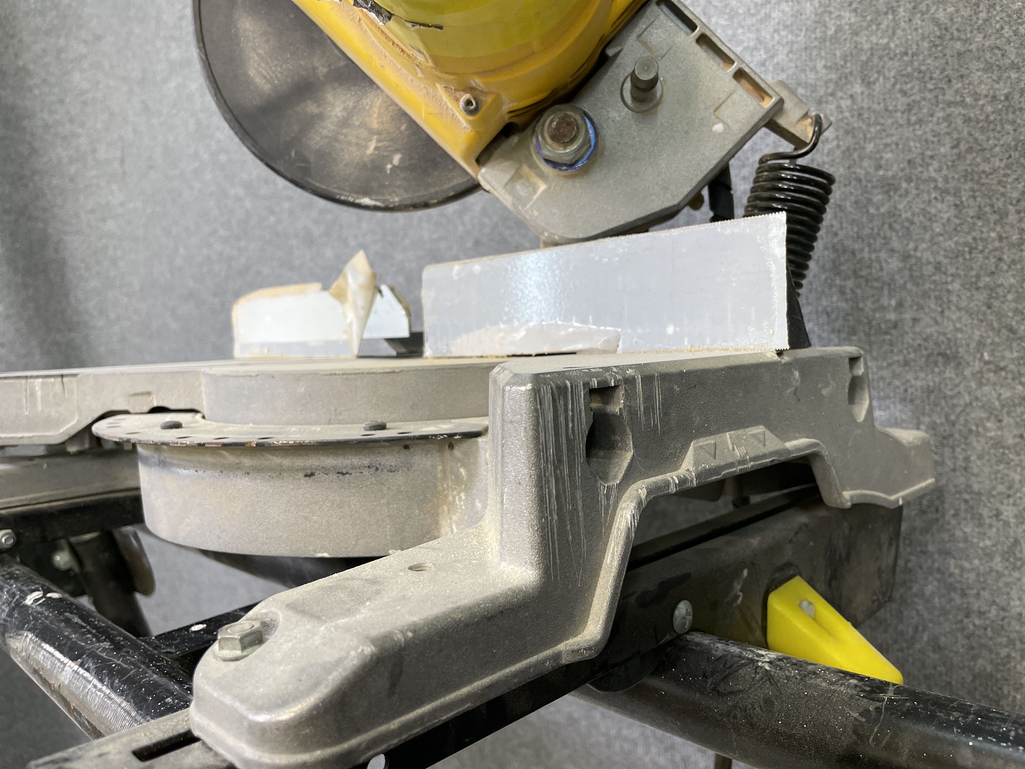 Dewalt cut and miter saw with table - PS Auction - We value the future ...