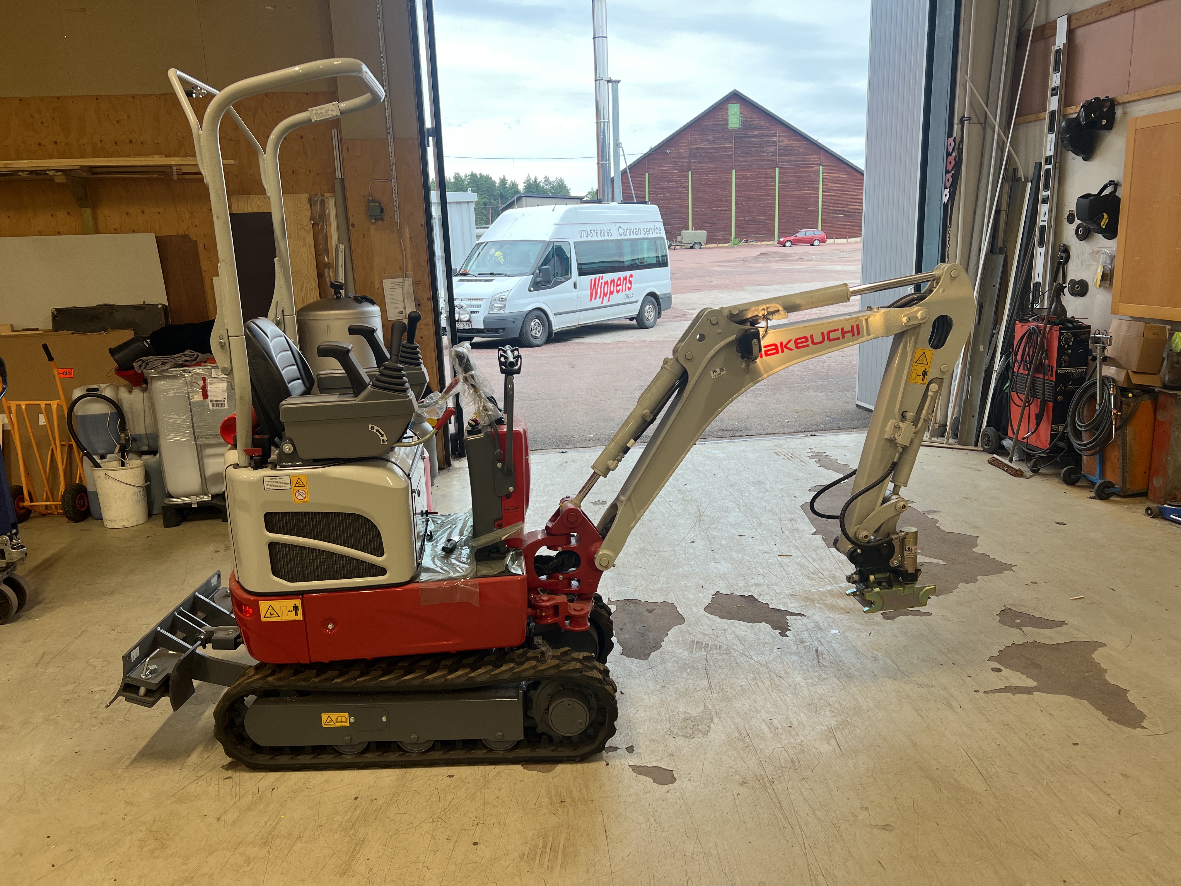 Takeuchi TB210R -2022 + 3 st skopor - Auktioner online - Nätauktioner ...