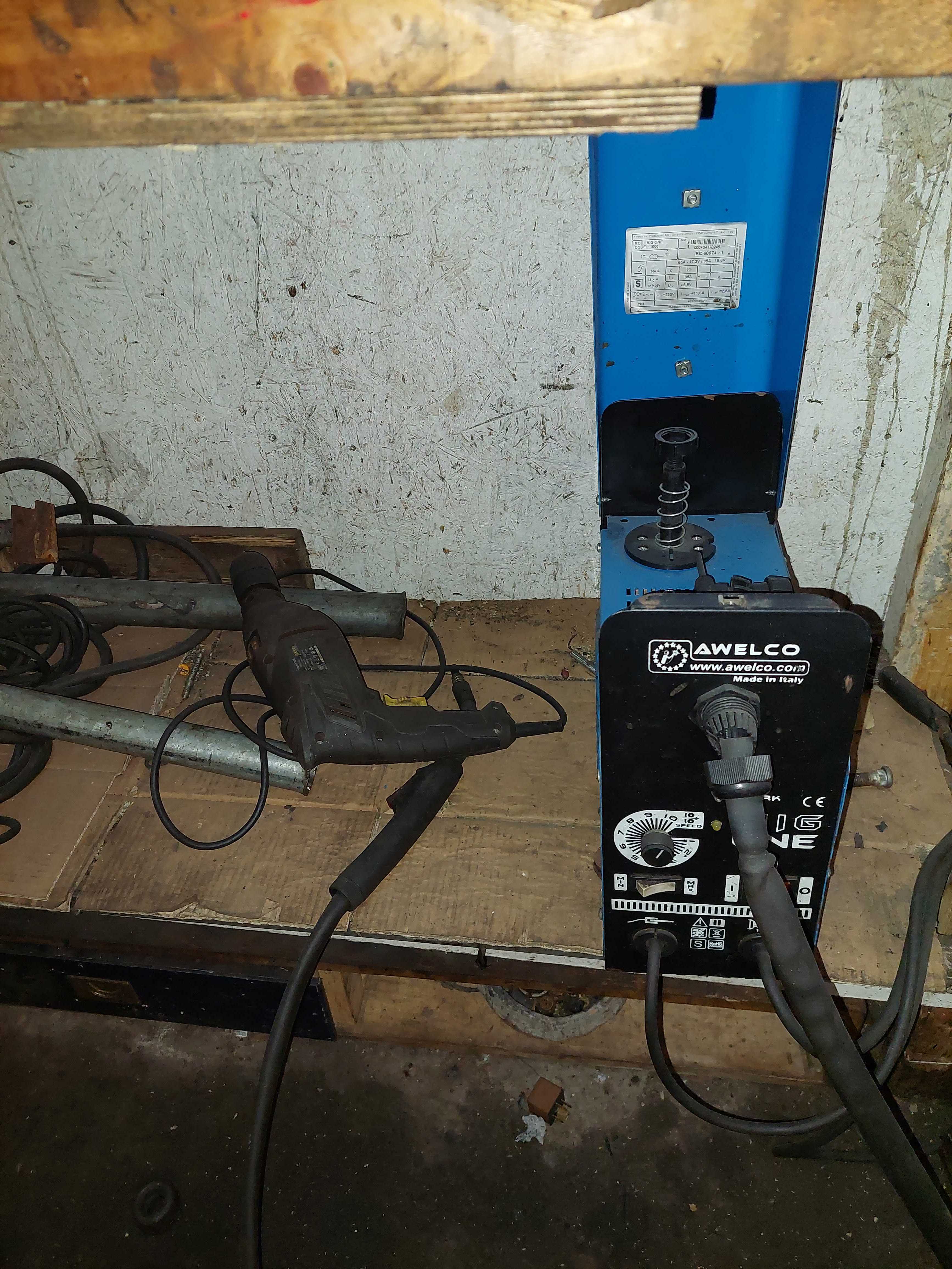 Workbench with MIG welding, bench grinder etc - PS Auction - We value ...