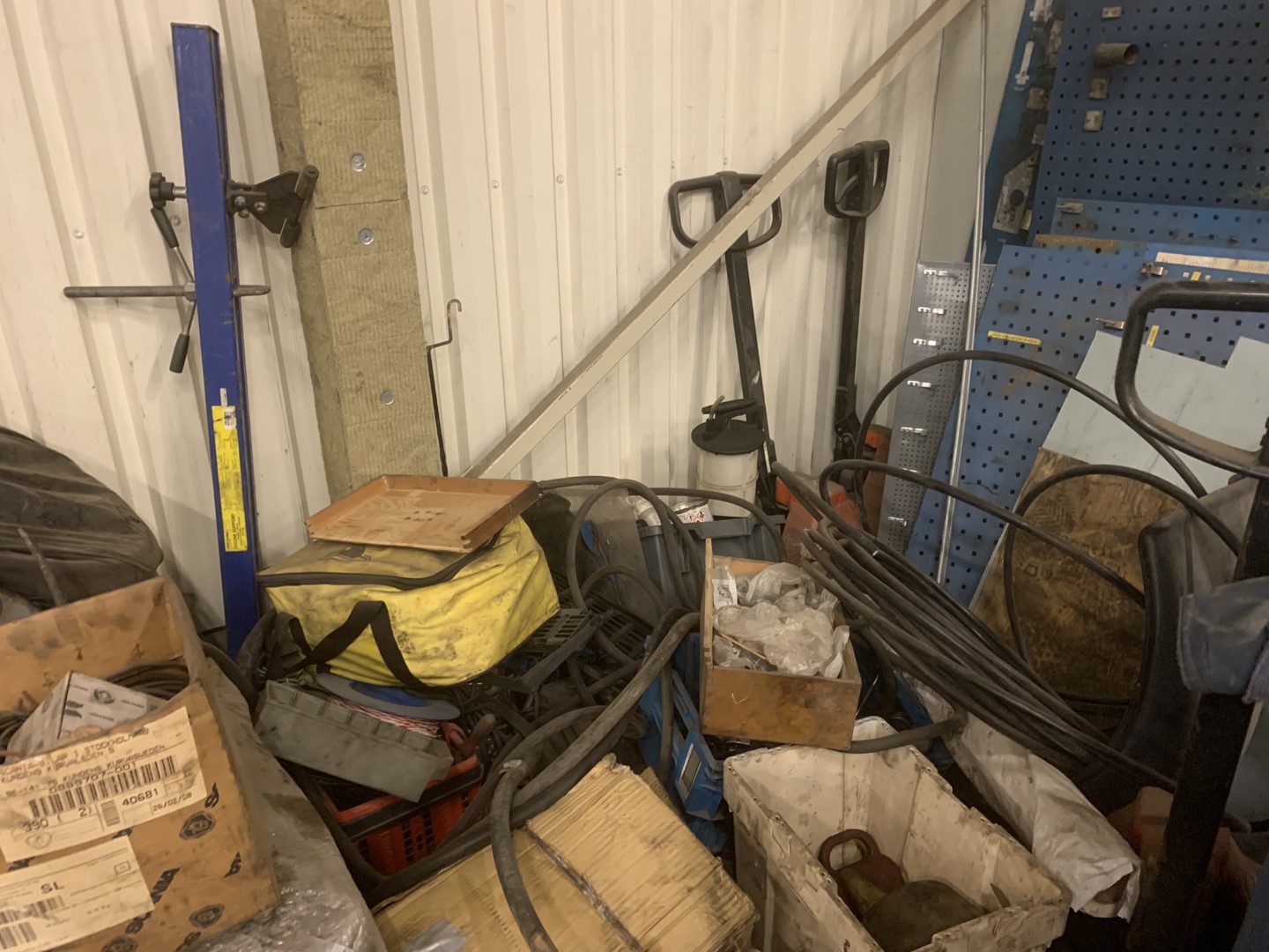 Everything in the corner, 5 pallet pullers, tool plate, hand tools etc ...