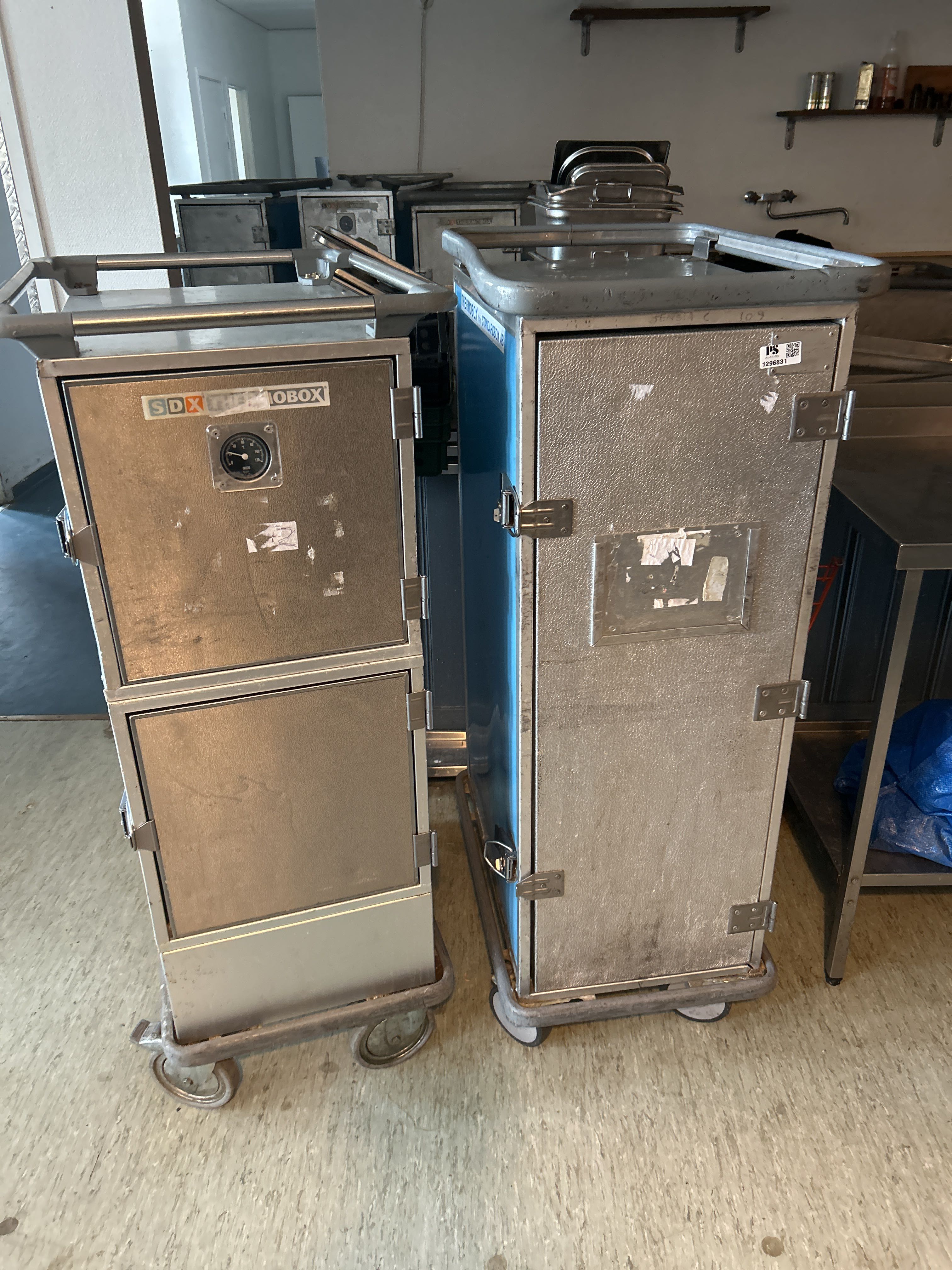 Heated trolleys/thermo boxes - PS Auction - We value the future ...