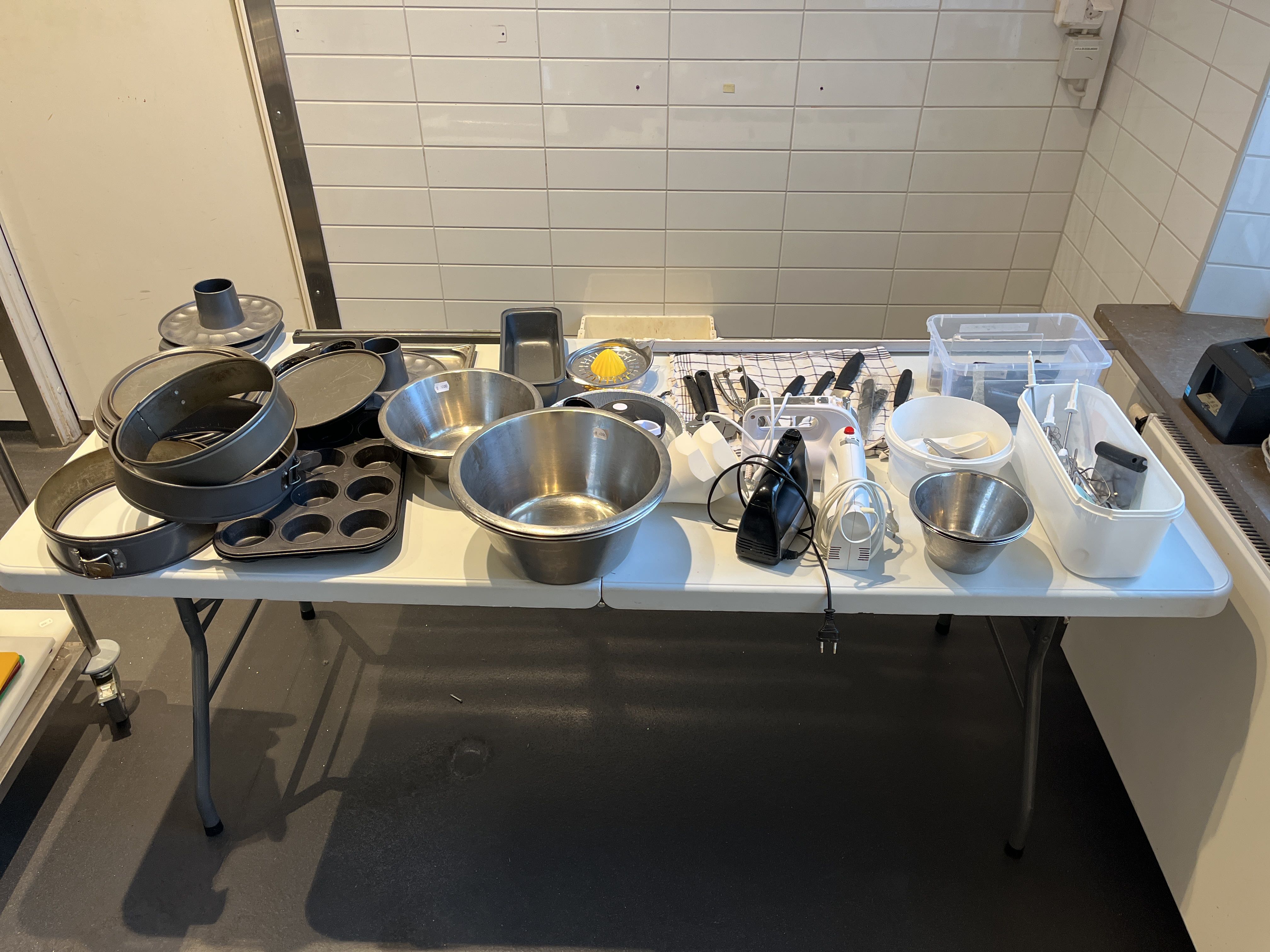 Mixed pastries (not table) - PS Auction - We value the future - Largest ...