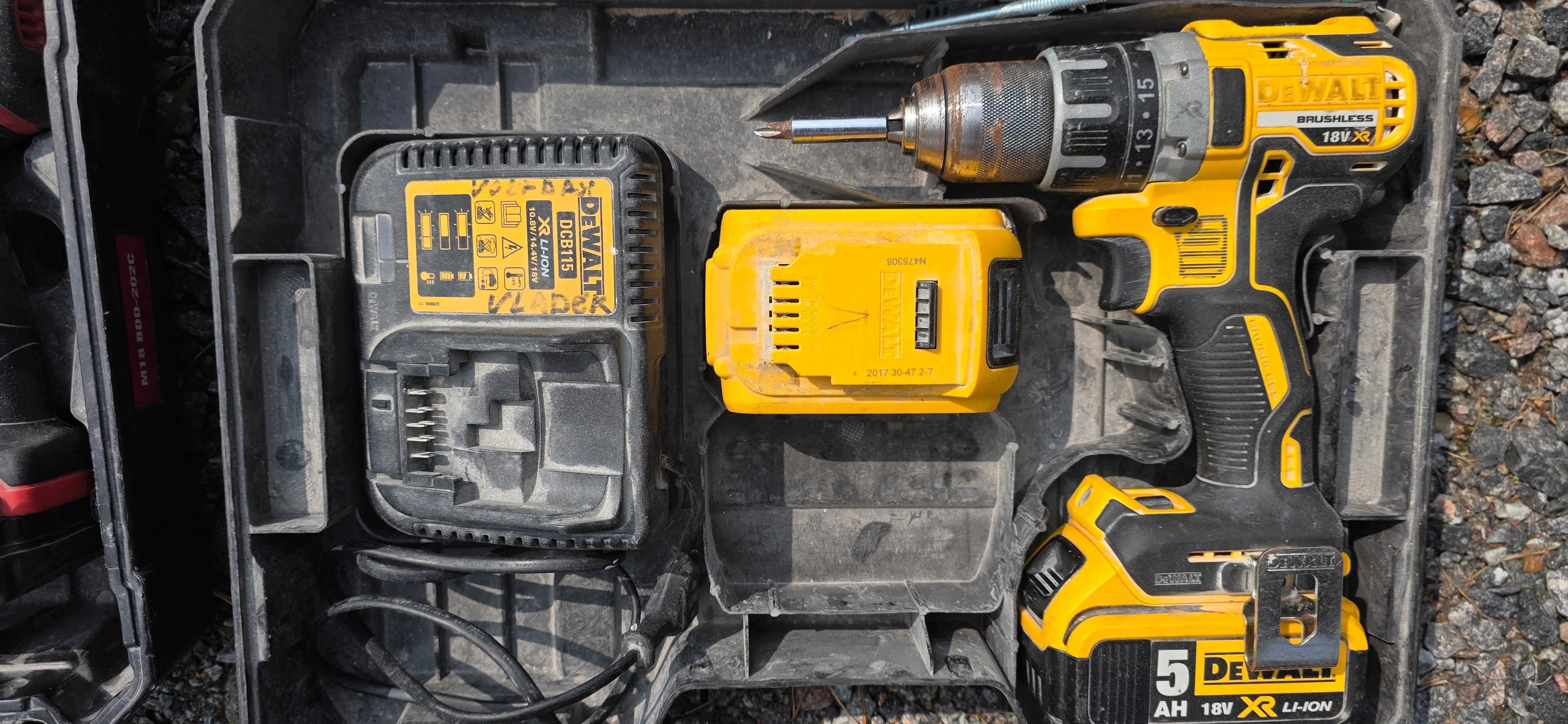 Borrskruvdragare Dewalt DCD791 - Auktioner online - Nätauktioner ...