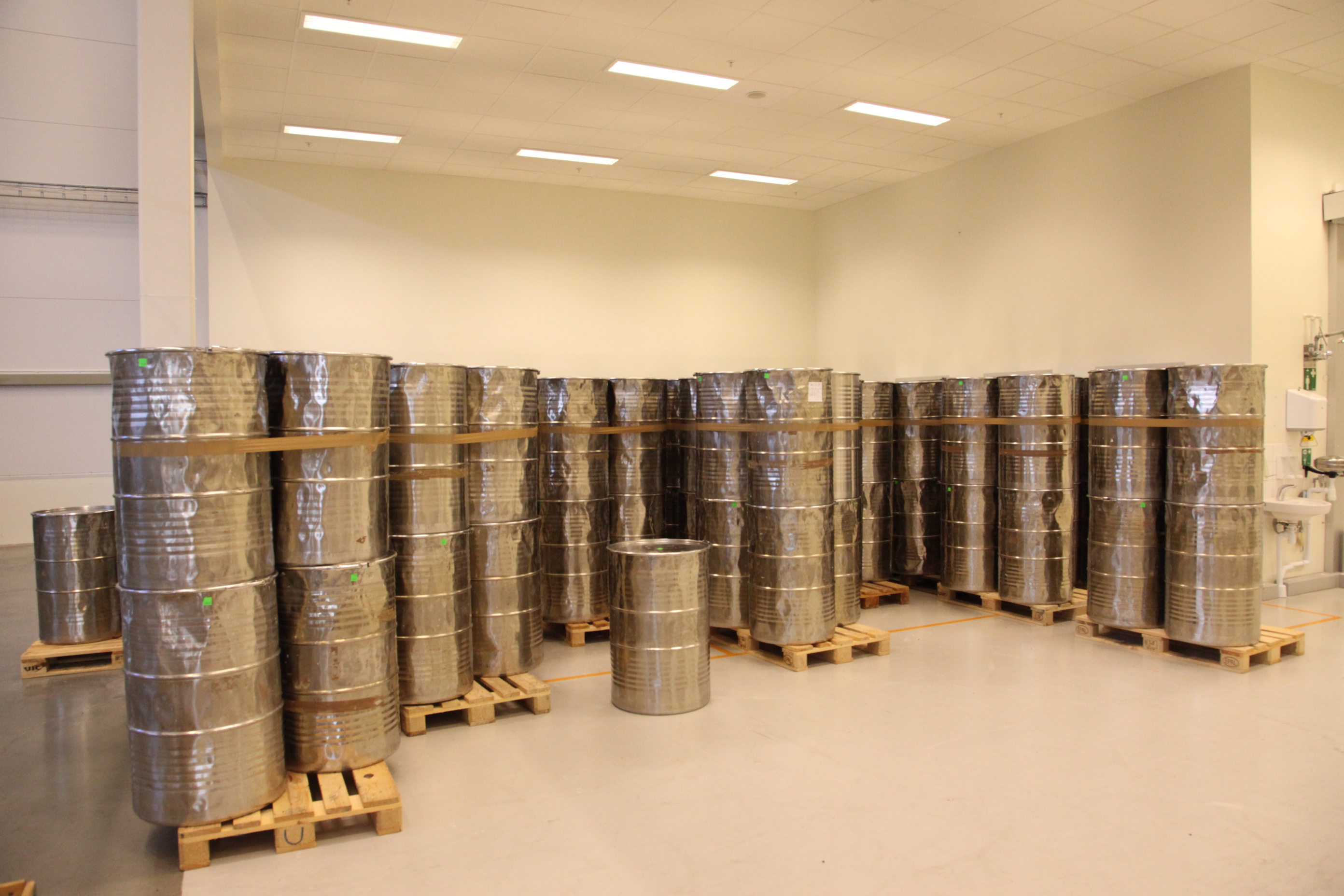 10 st Muller rostfria fat med lock - Auktioner online - Nätauktioner ...