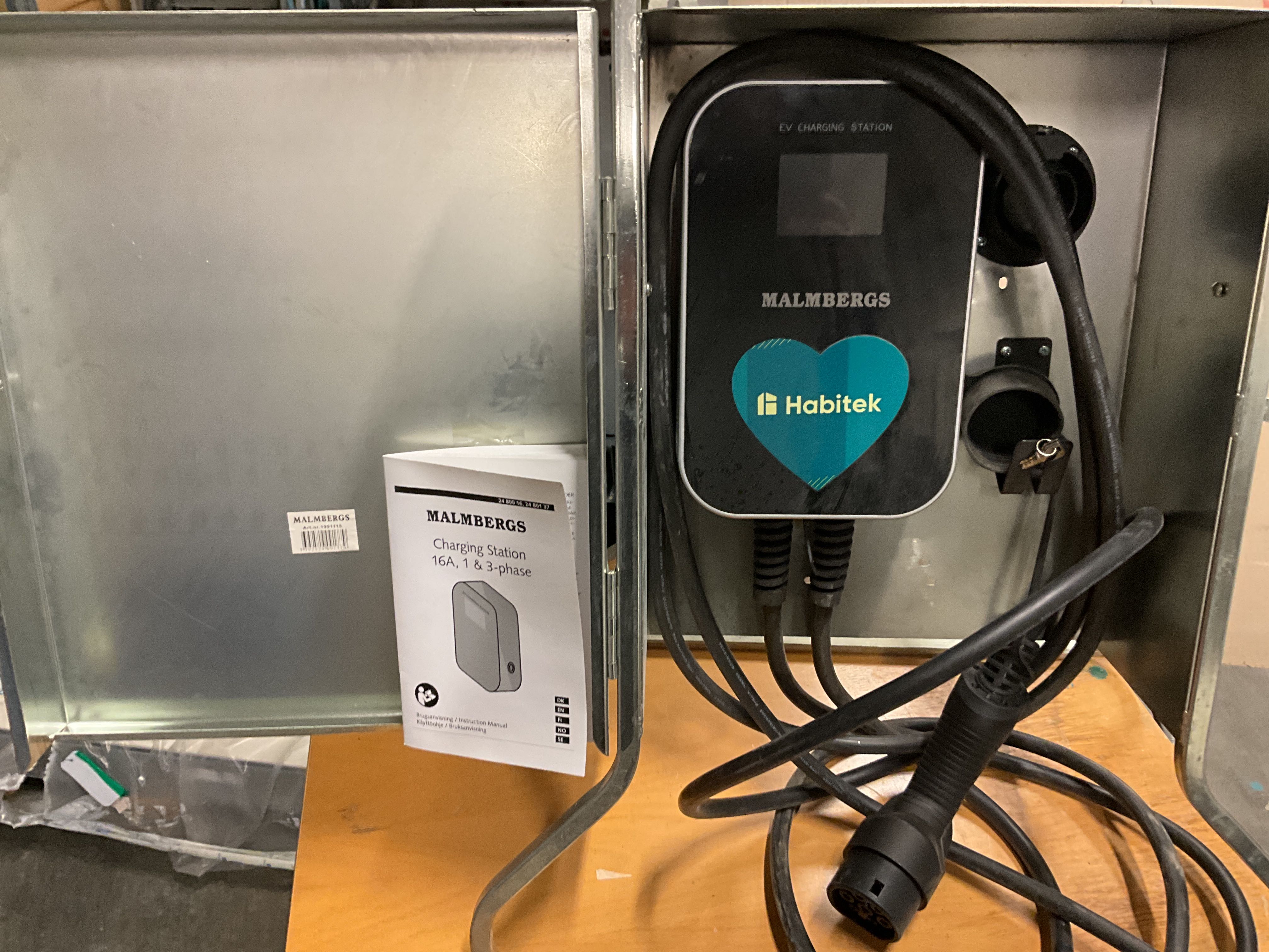 Laddstation för elbil - Malmbergs BS20 - Auktioner online ...