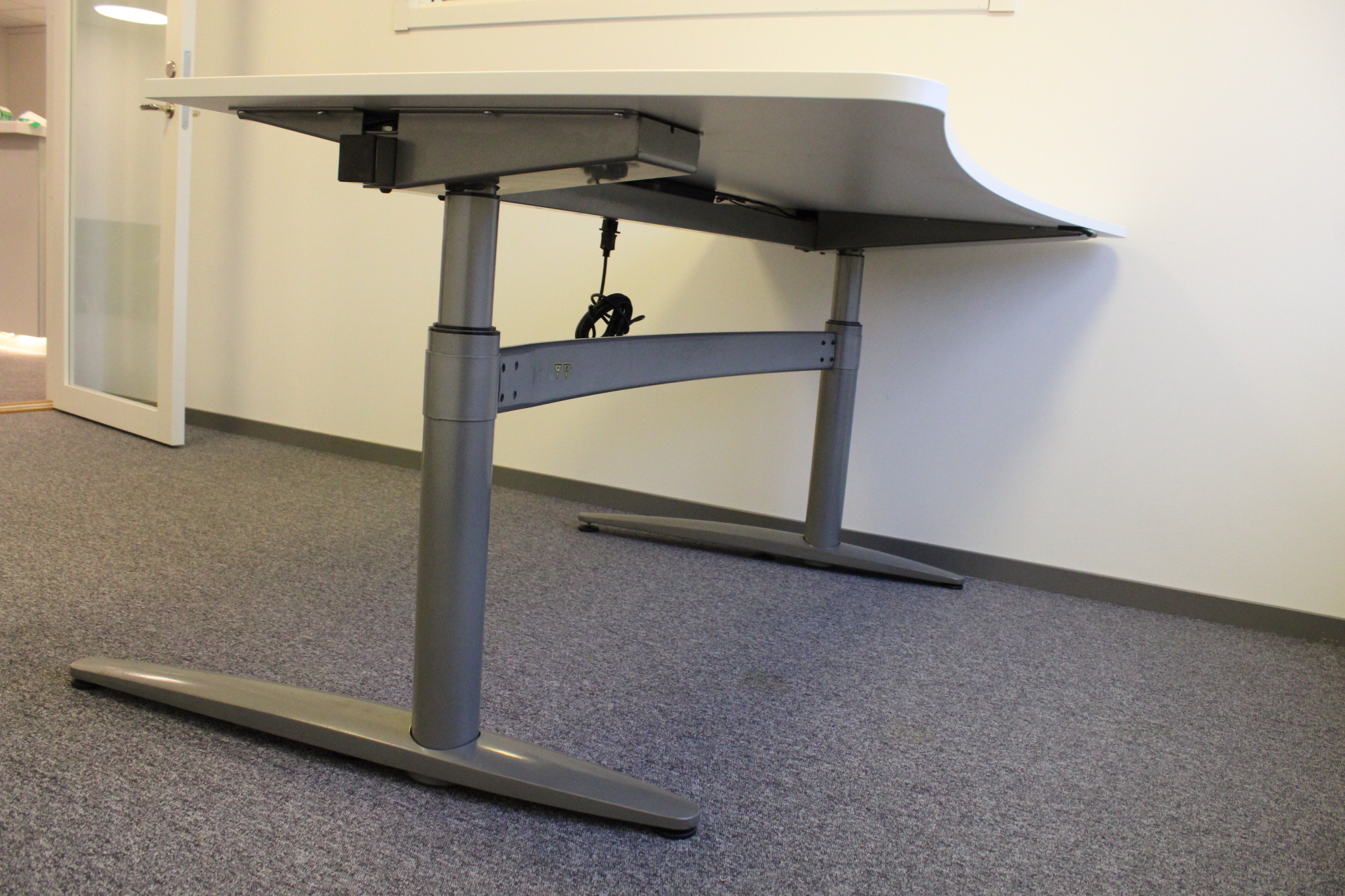 Raise and lower desks. Linak. Length 160 cm Width 90 cm, Number of 5 ...