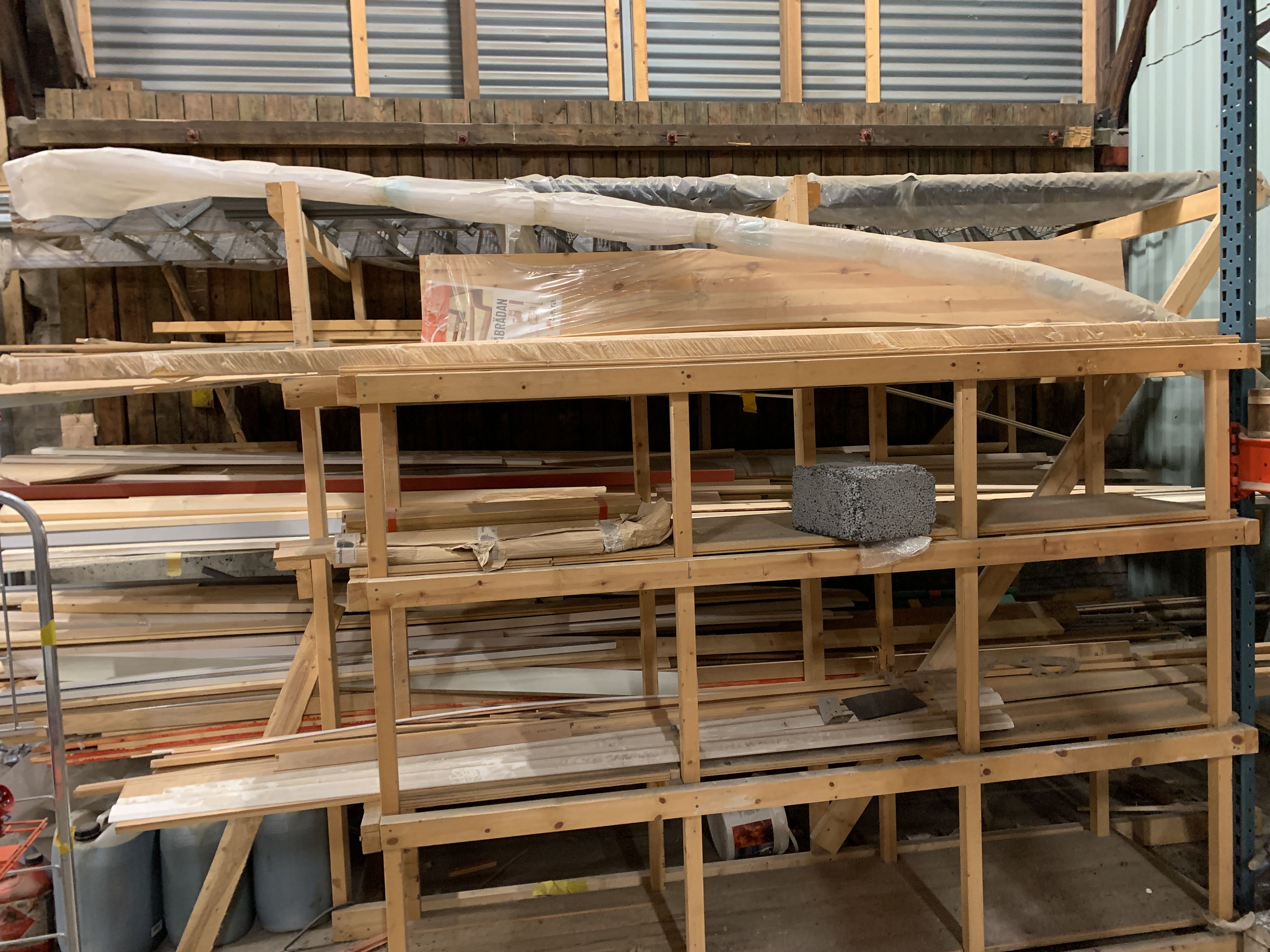 Moldings, construction ladder, cable ladders - PS Auction - We value ...