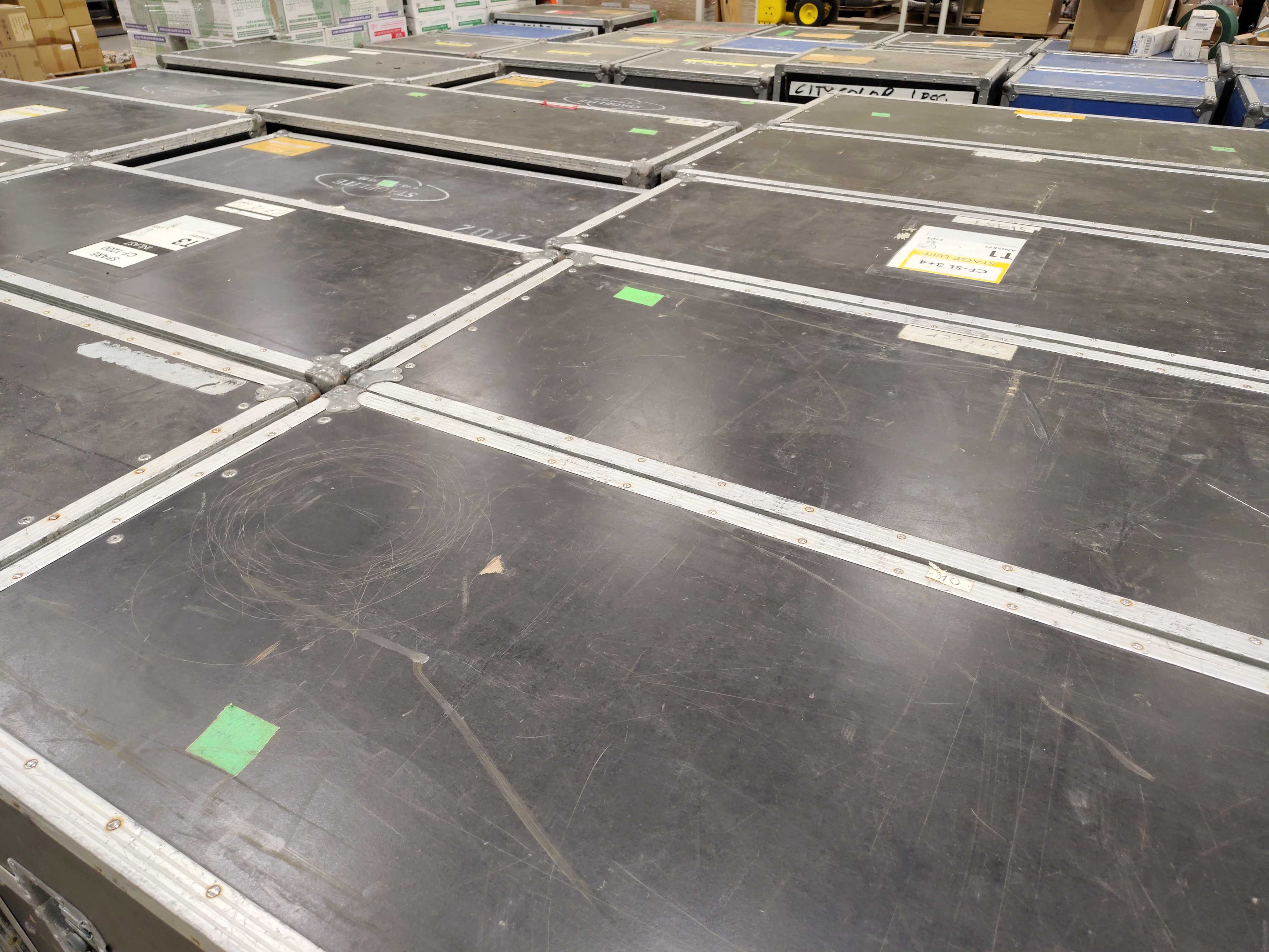Movable stage fixtures approx. 44 pcs – Coemar CF1200, mixed colors ...