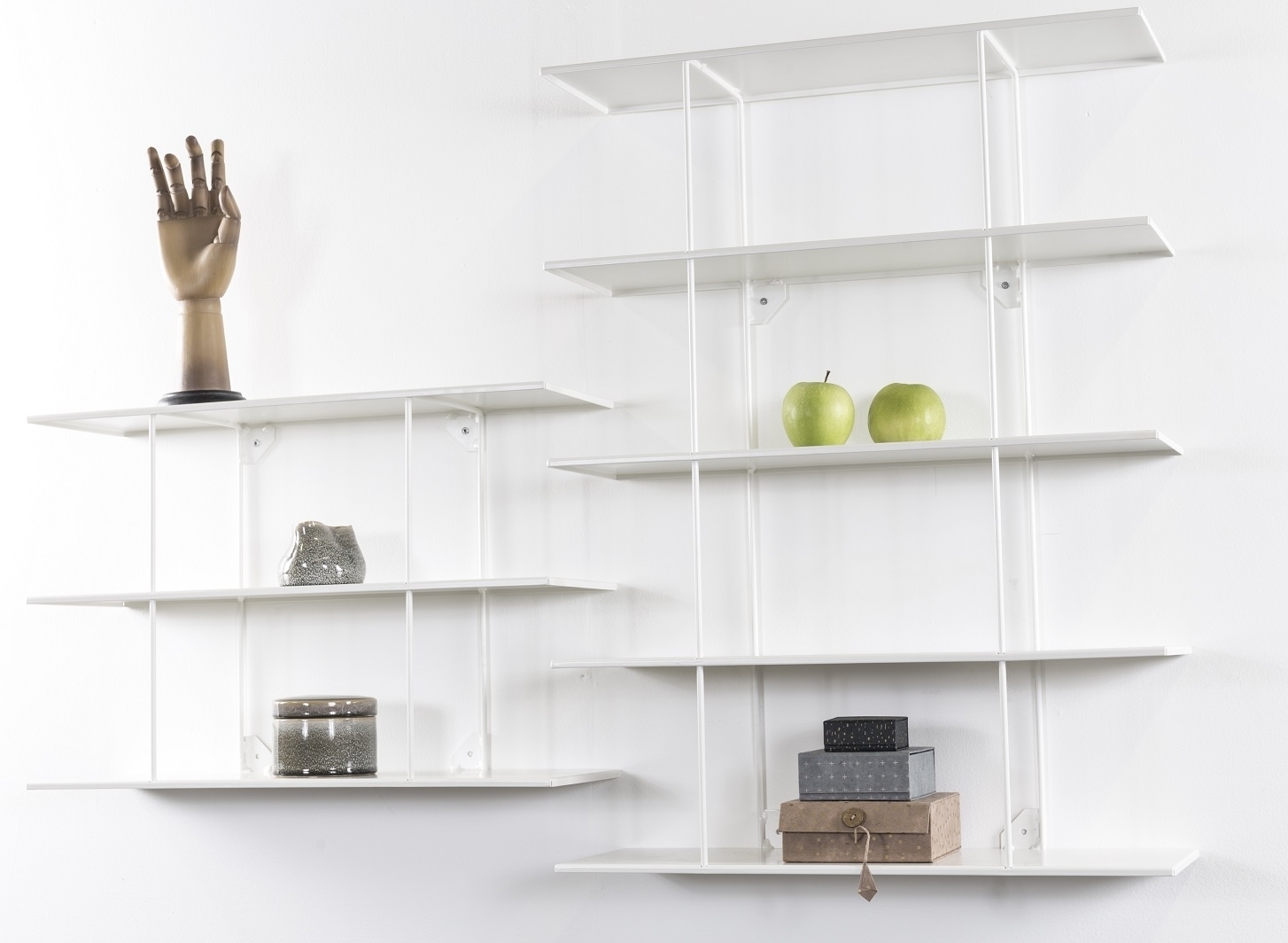 Vit hylla i metall - Auktioner online - Nätauktioner & Konkursauktioner ...