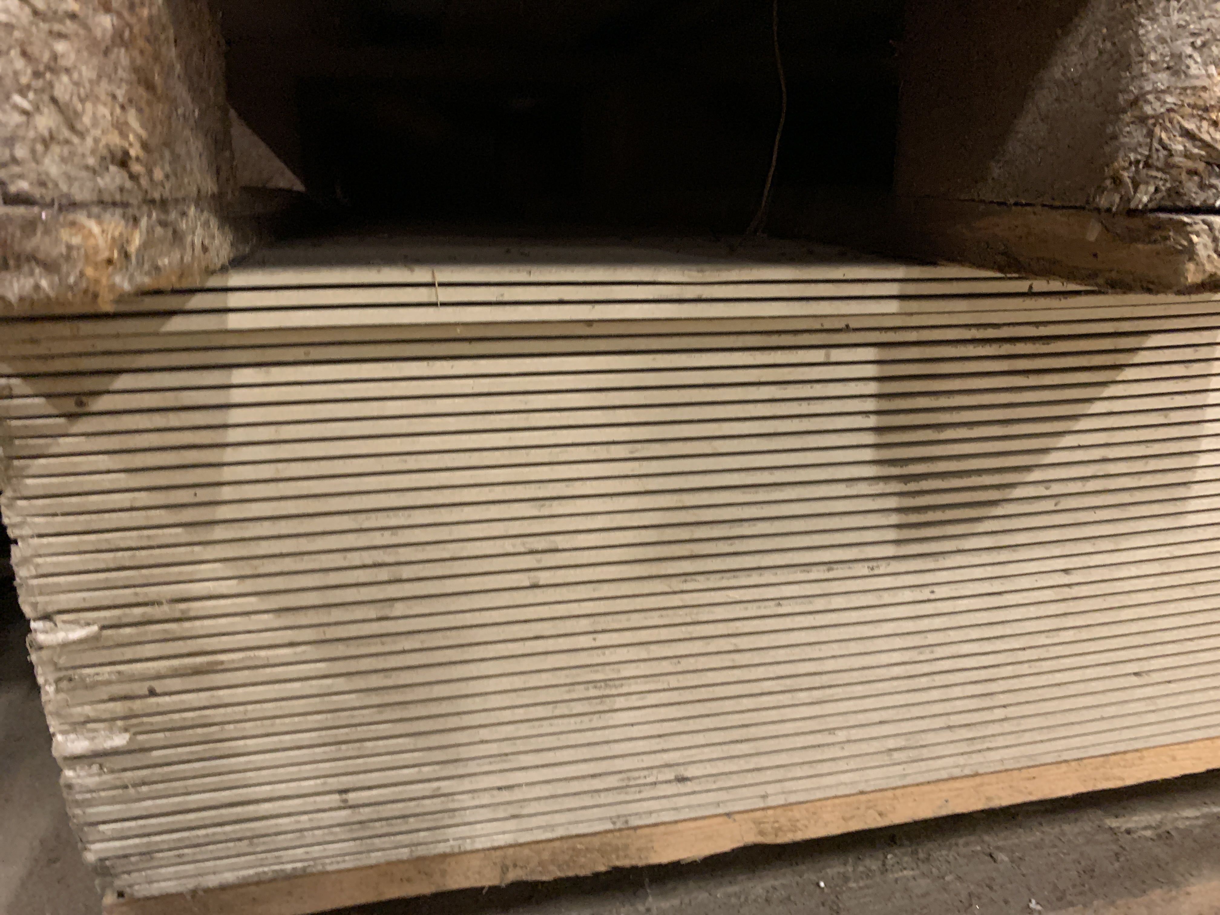 Gipsskivor: Ytskivor, golvgips, brandgips - Auktioner online ...