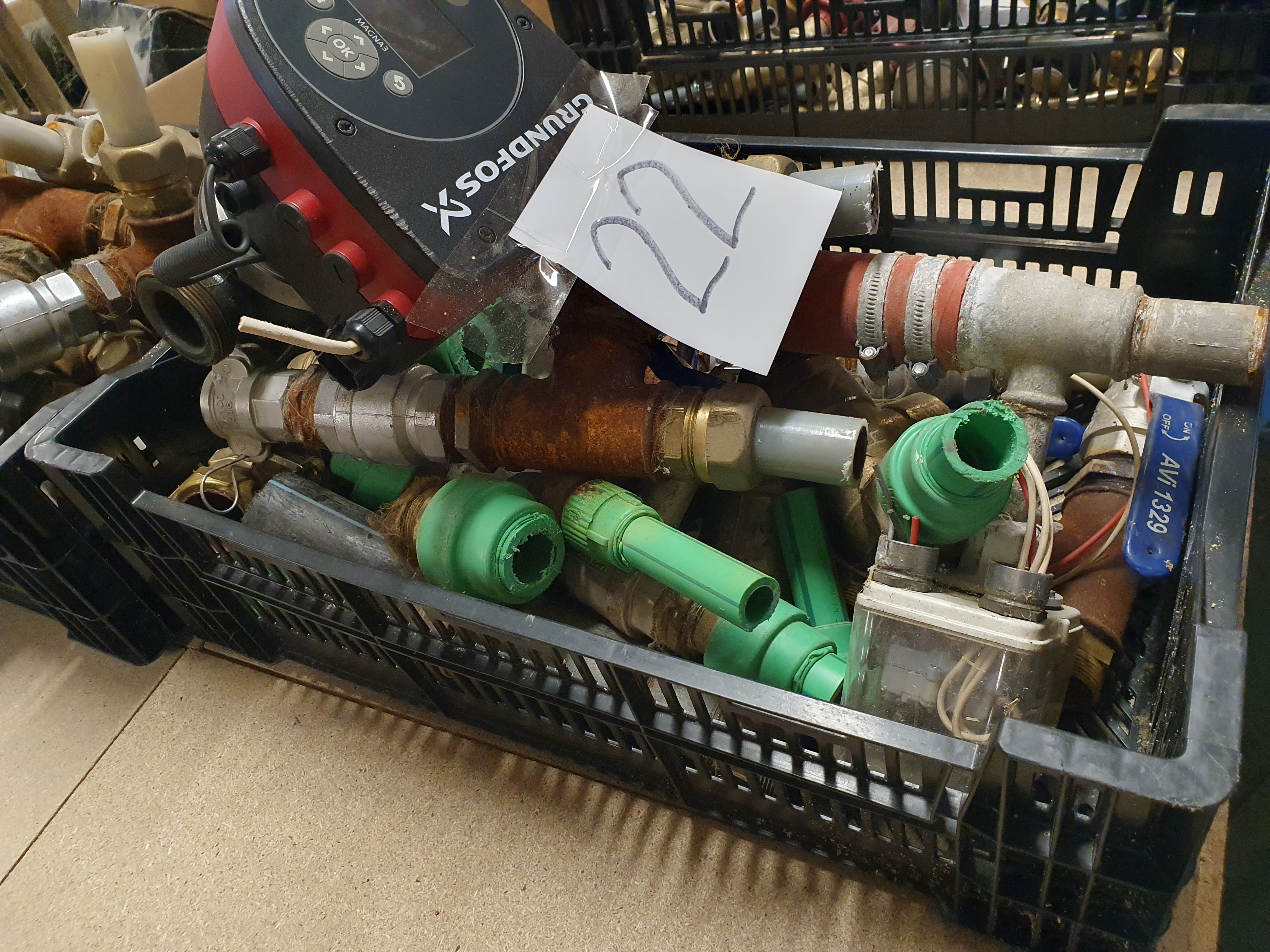 Circulation pump Grundfos Magna 3, pipe fittings, ball valves - PS ...