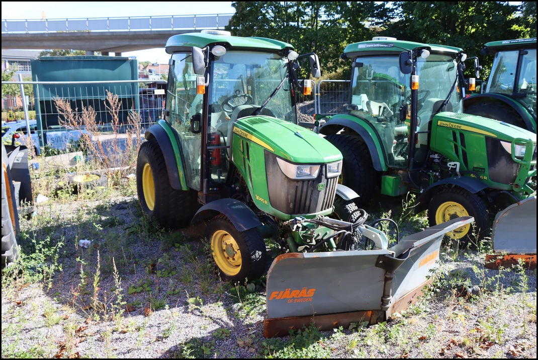 John Deere 3045R with plow and sand spreader - PS Auction - We value ...