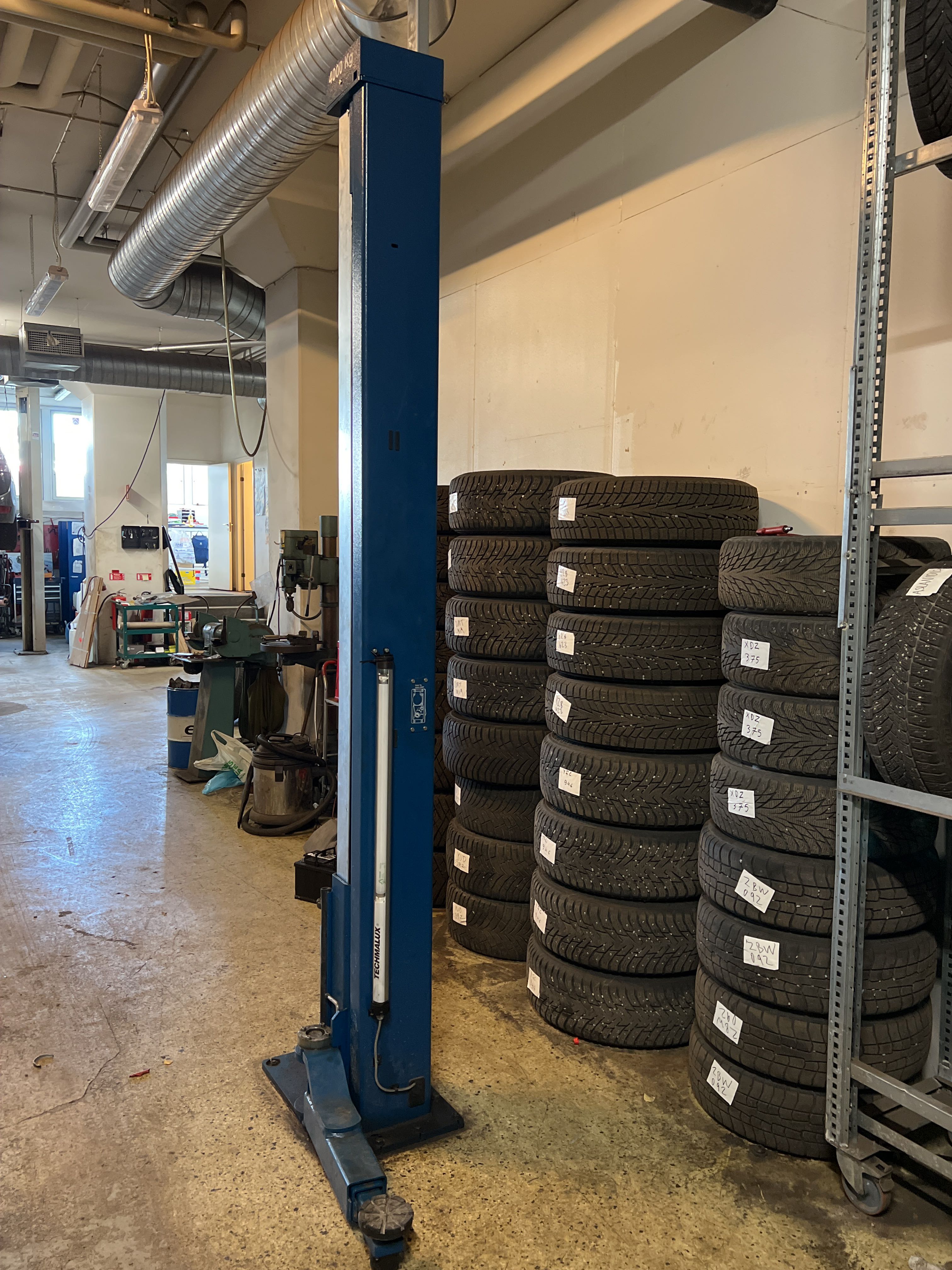 Pillar lift Nussbaum - PS Auction - We value the future - Largest in ...