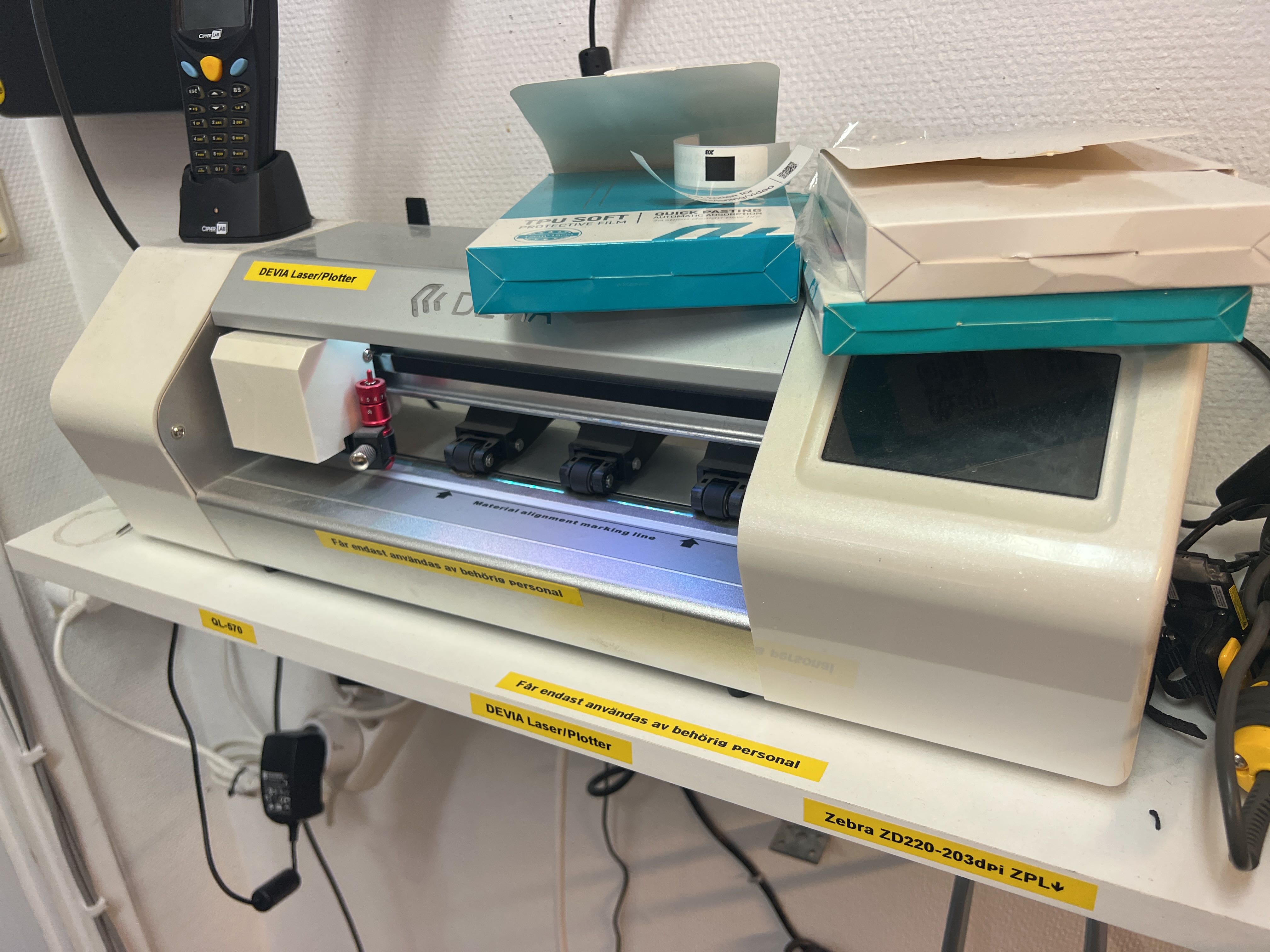 Collection with laser plotters and hand scanners - PS Auction - We ...