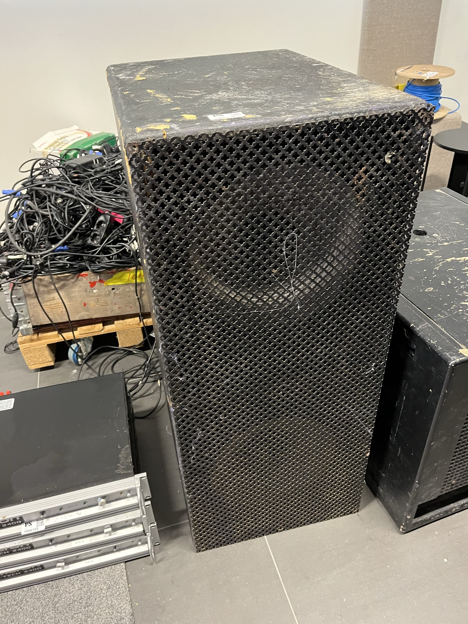 Sound Precision Bass 2 pcs 15" elements against each other in the same ...