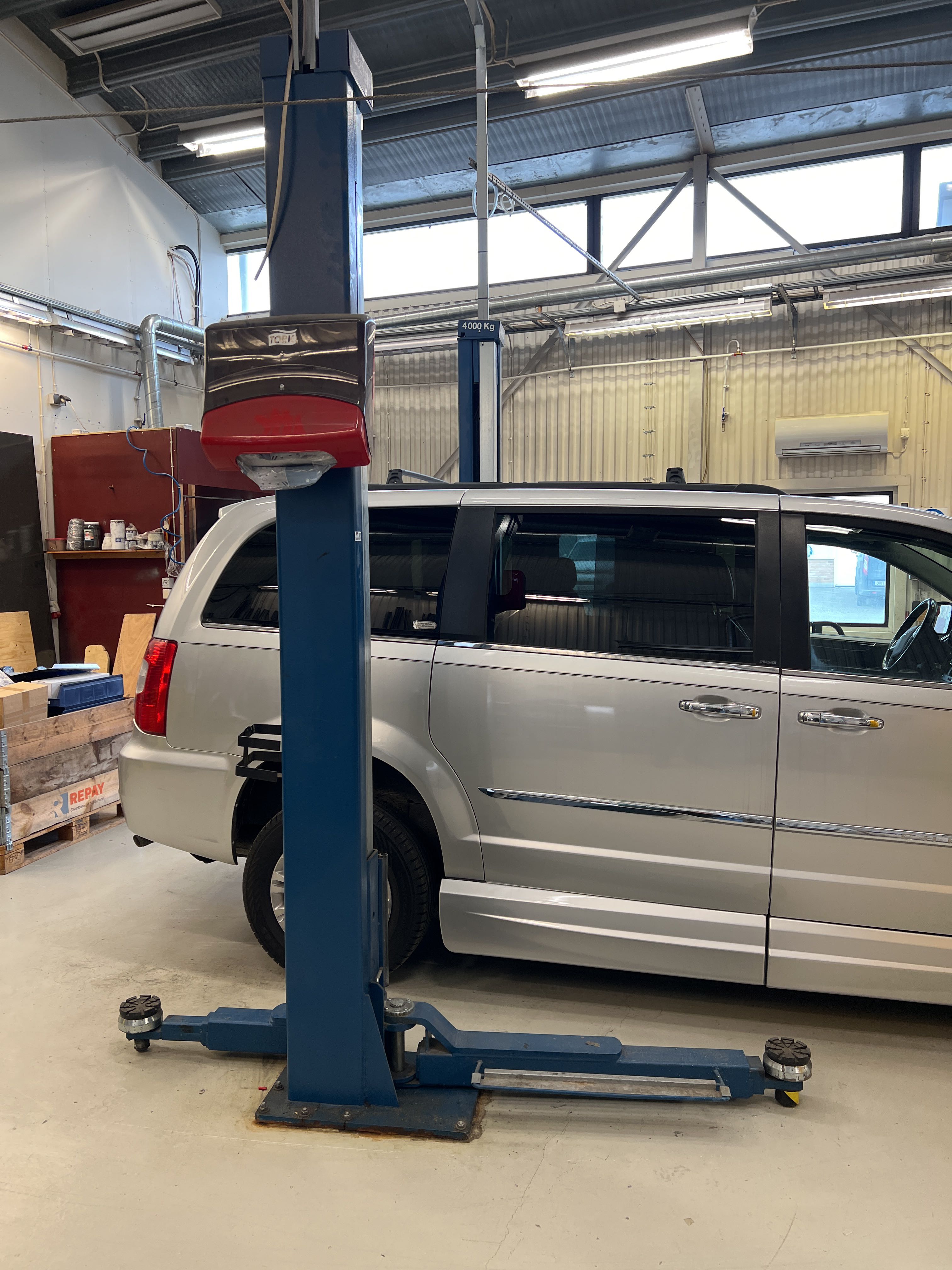 Two-post lift Nussbaum 4ton - PS Auction - We value the future ...