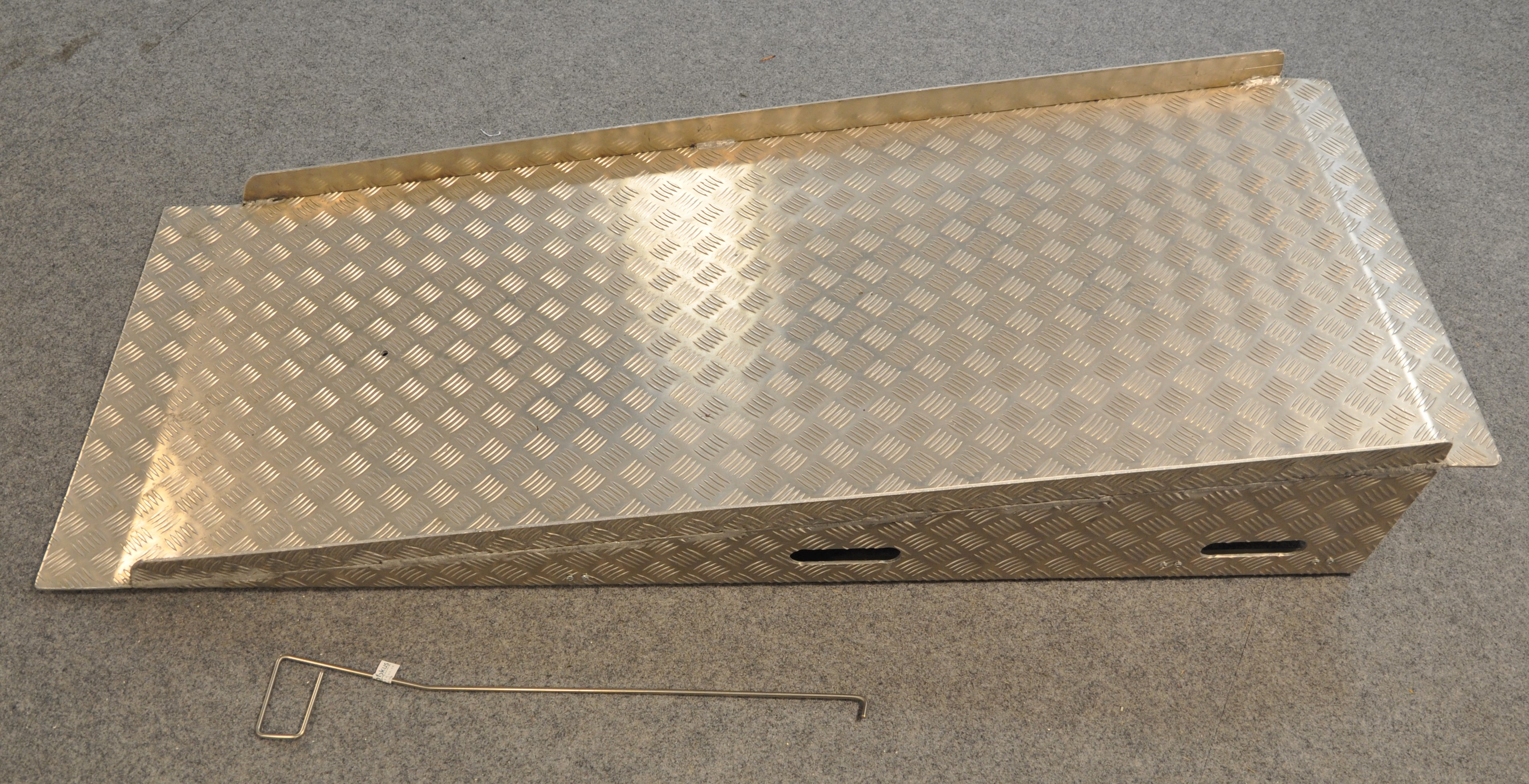 Ramp på hjul med dragstång - Auktioner online - Nätauktioner ...