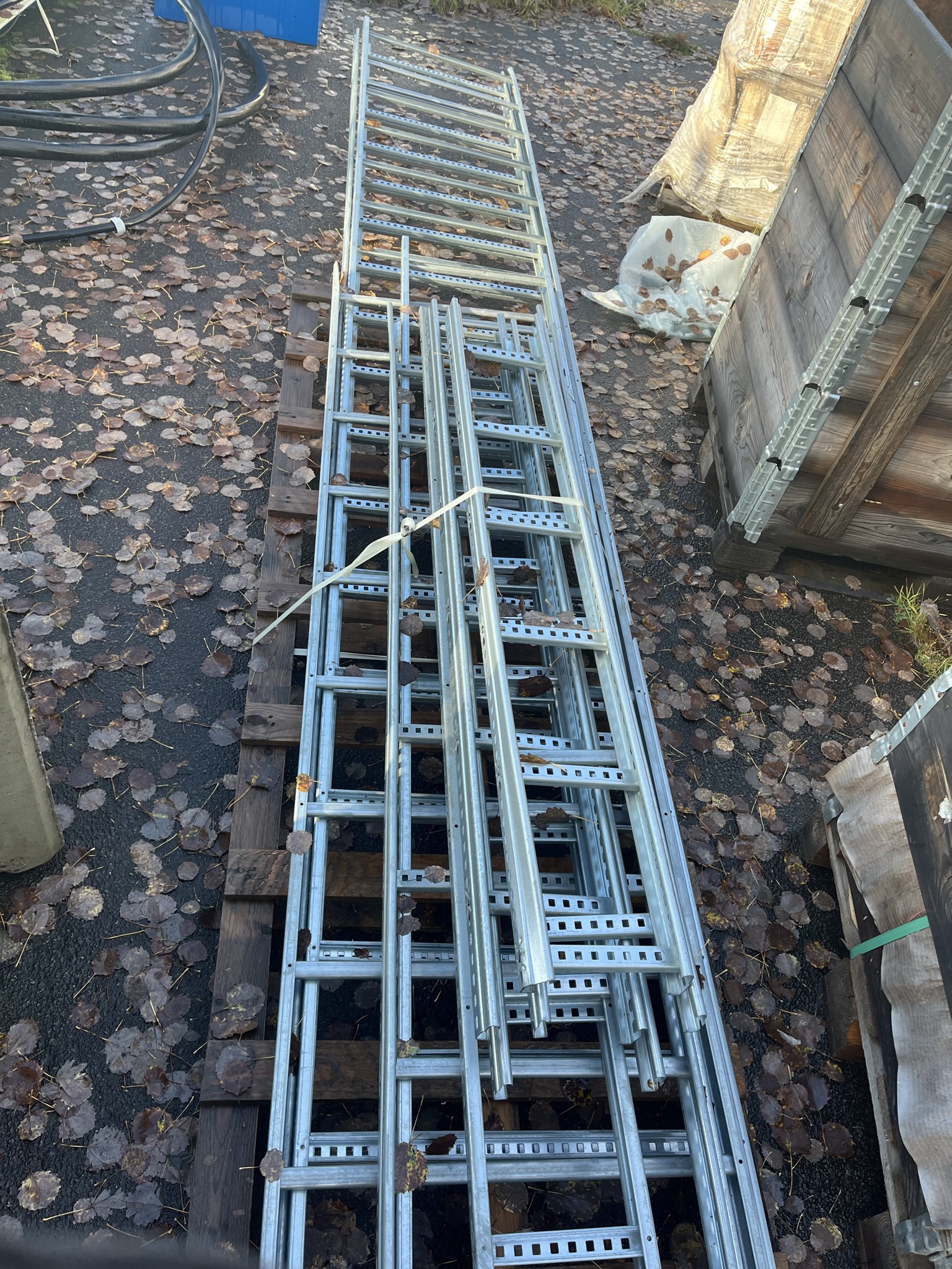 Cable ladders 5 pieces in different sizes - PS Auction - We value the ...