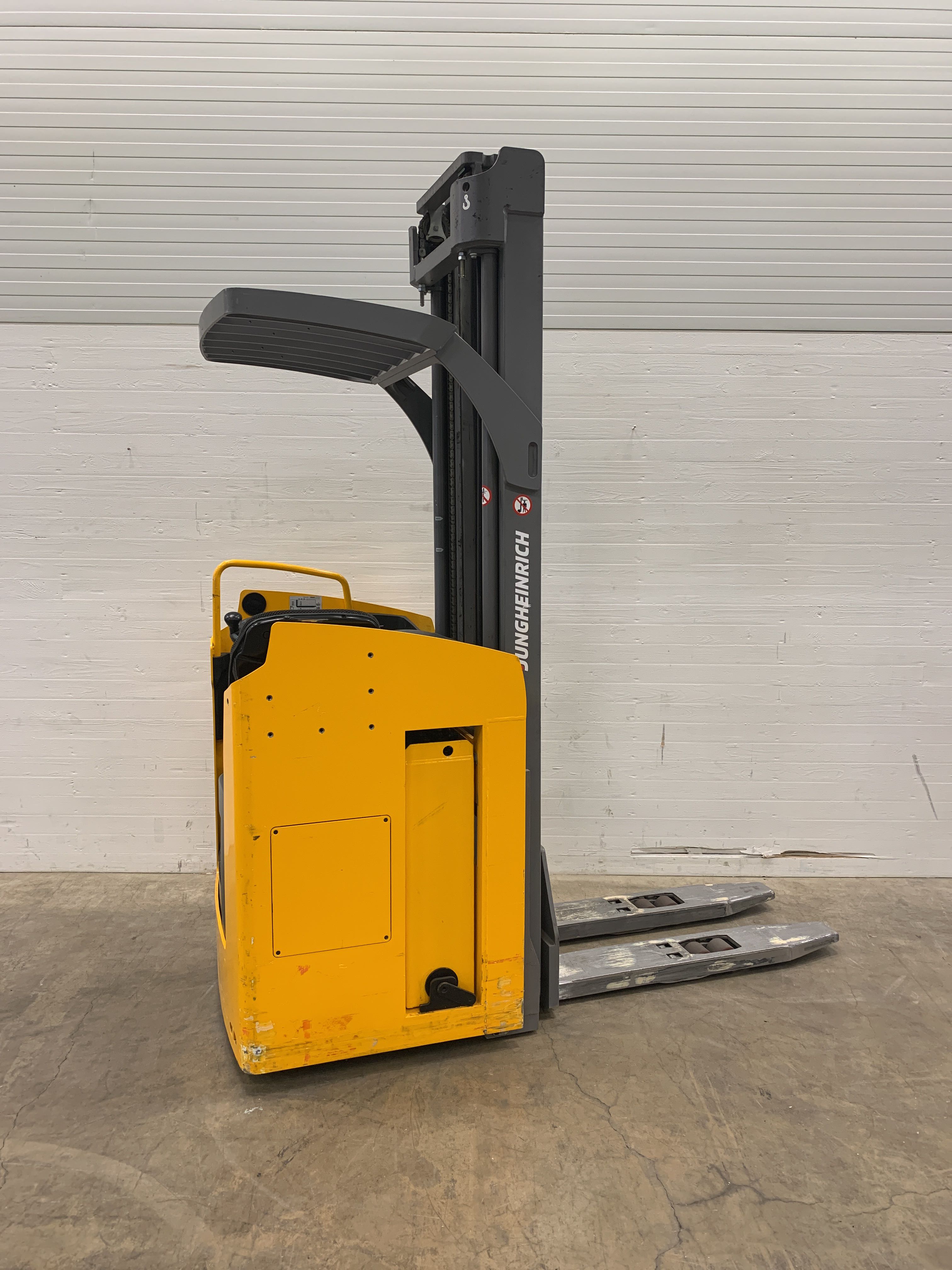 Stacker Jungheinrich ESC 316z 2016 - PS Auction - We value the future ...