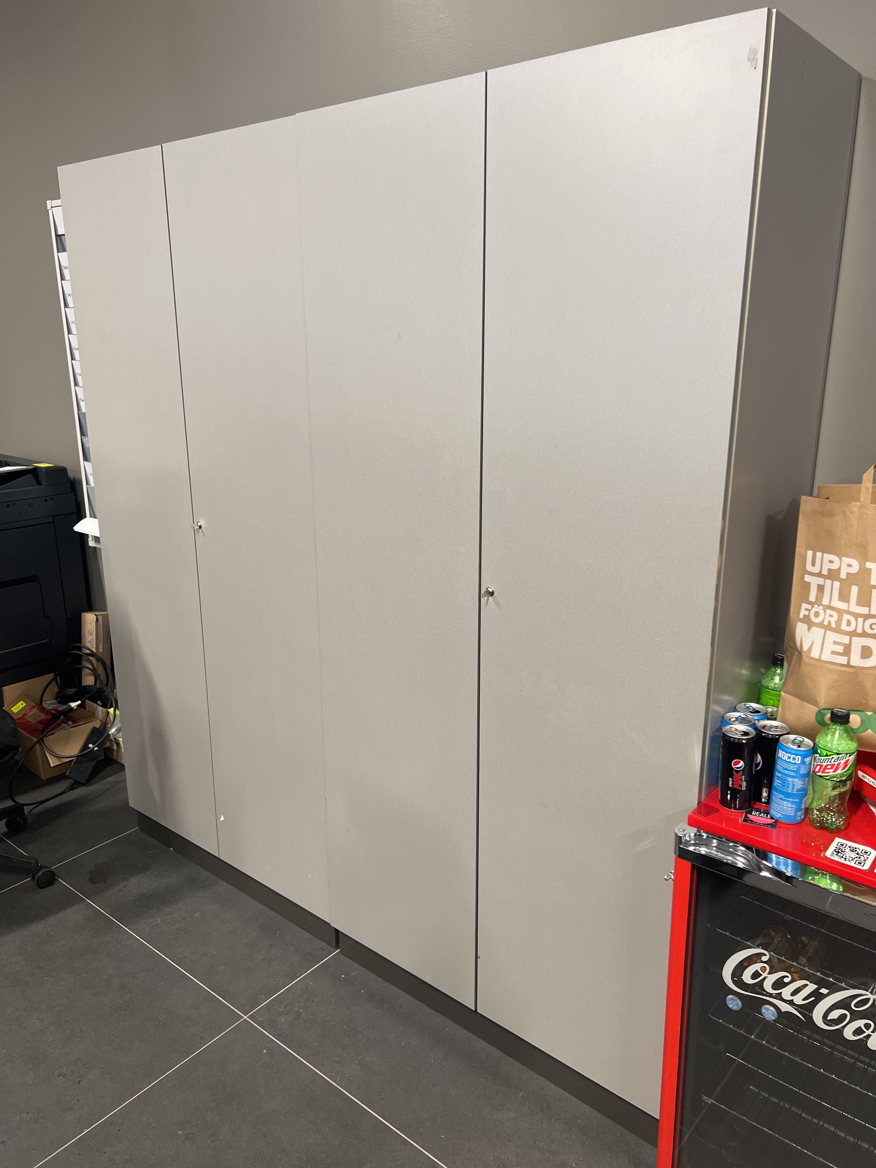 Reception reception - Counter, Office chairs & cupboards - PS Auction ...