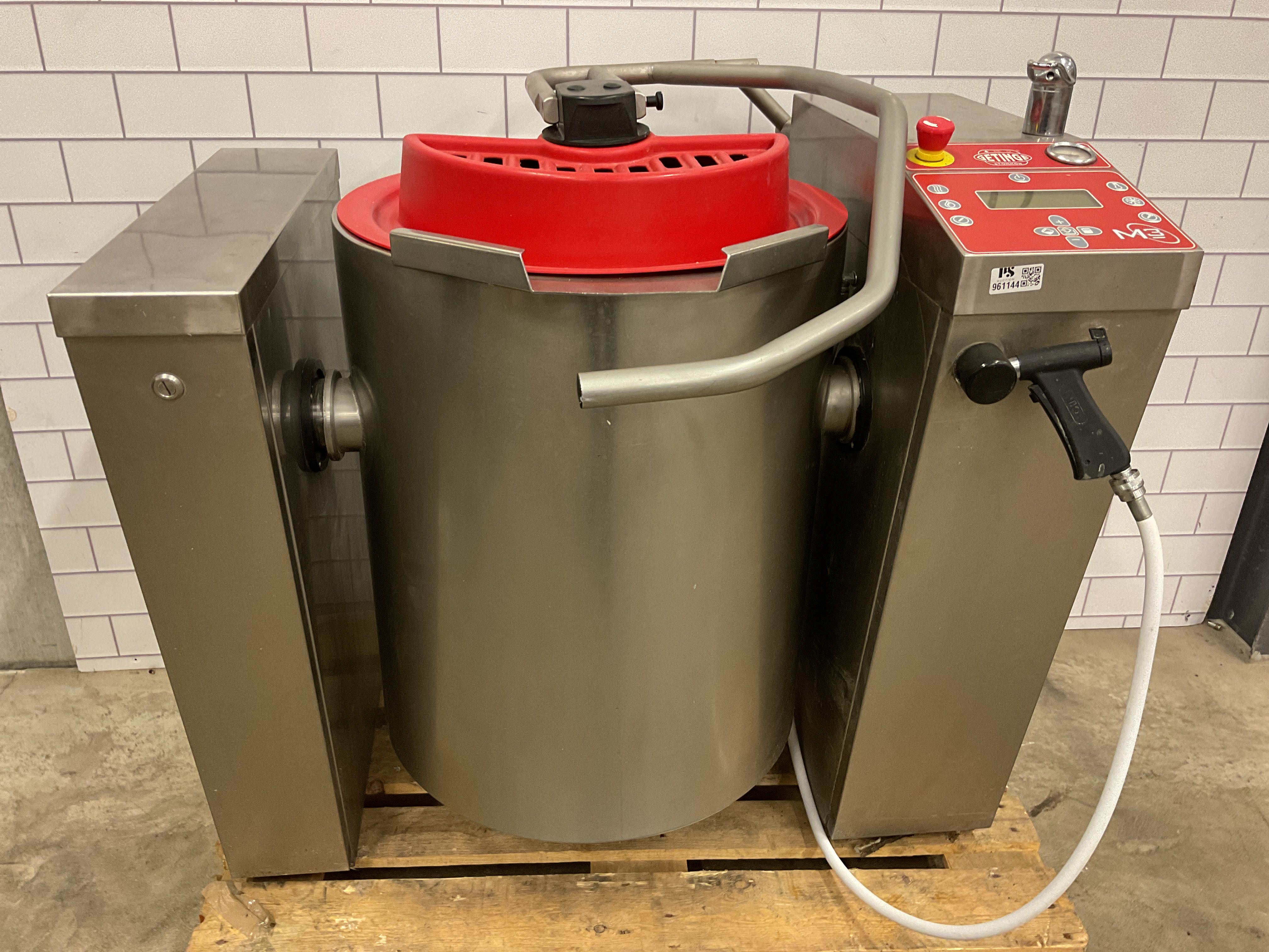 Boiling pot Getinge M3 with stirrer - PS Auction - We value the future ...