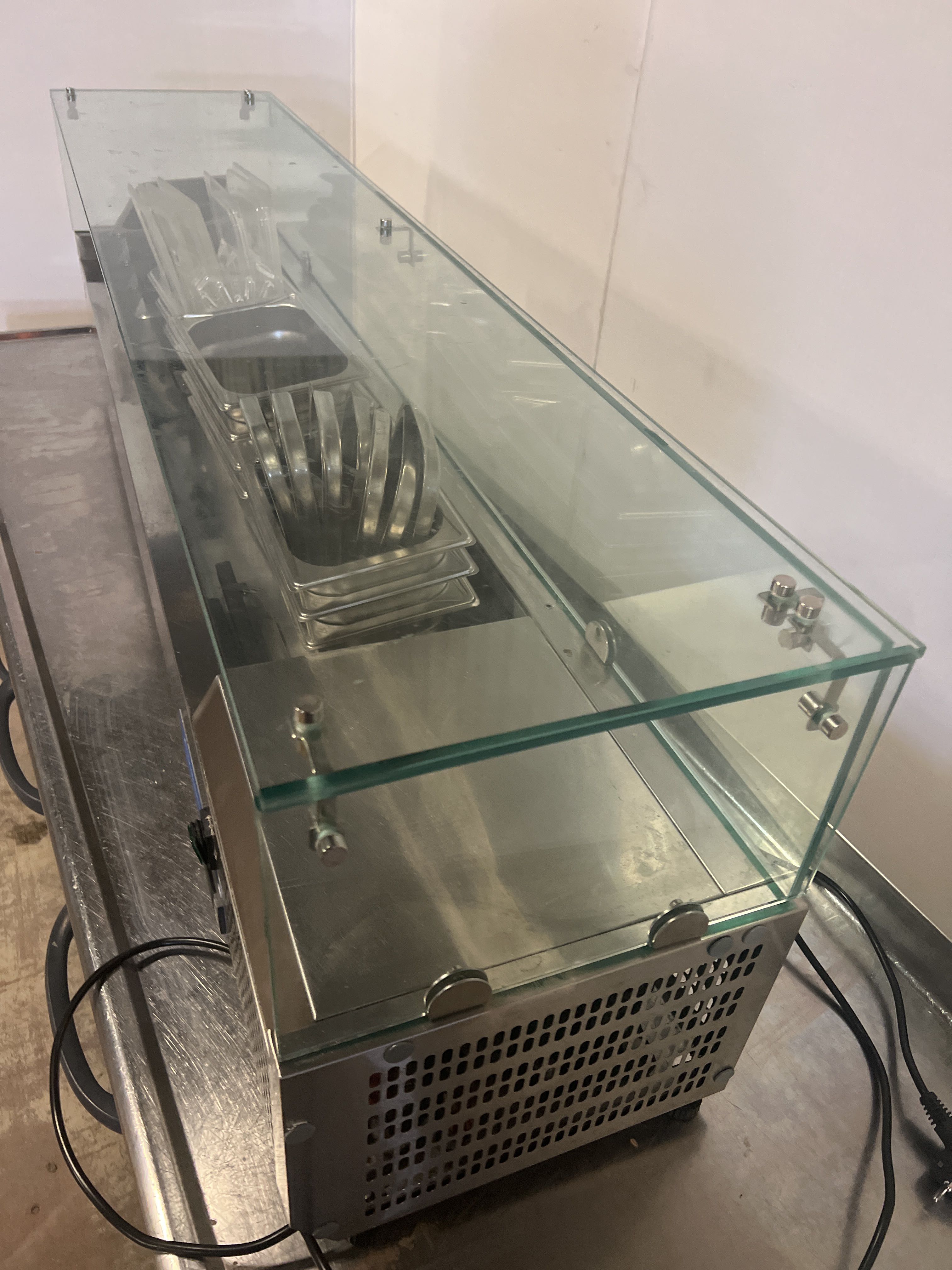 Cooling trough with canteens - PS Auction - We value the future ...