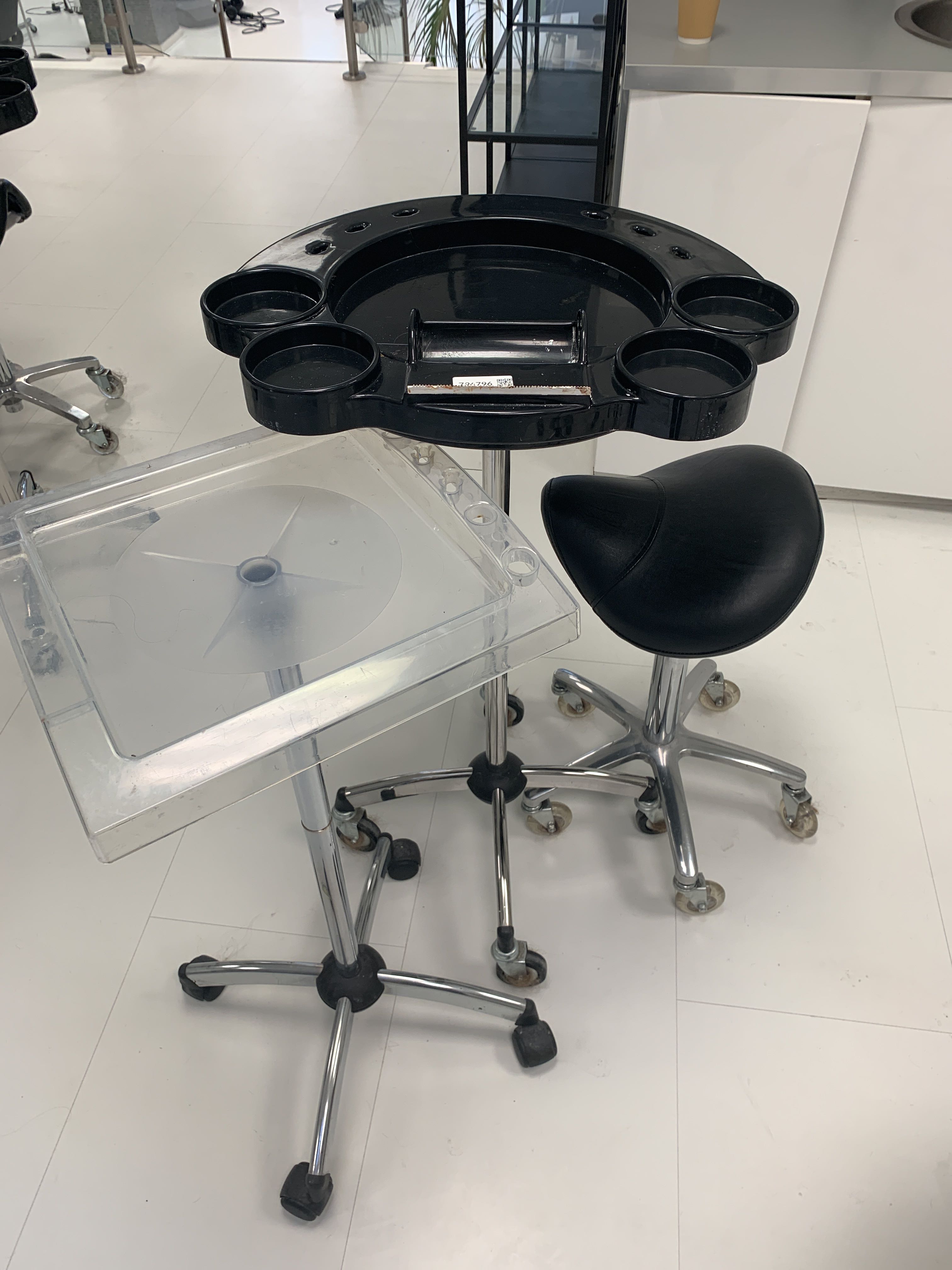 Hairdressing table 2 pcs with stool - PS Auction - We value the future ...