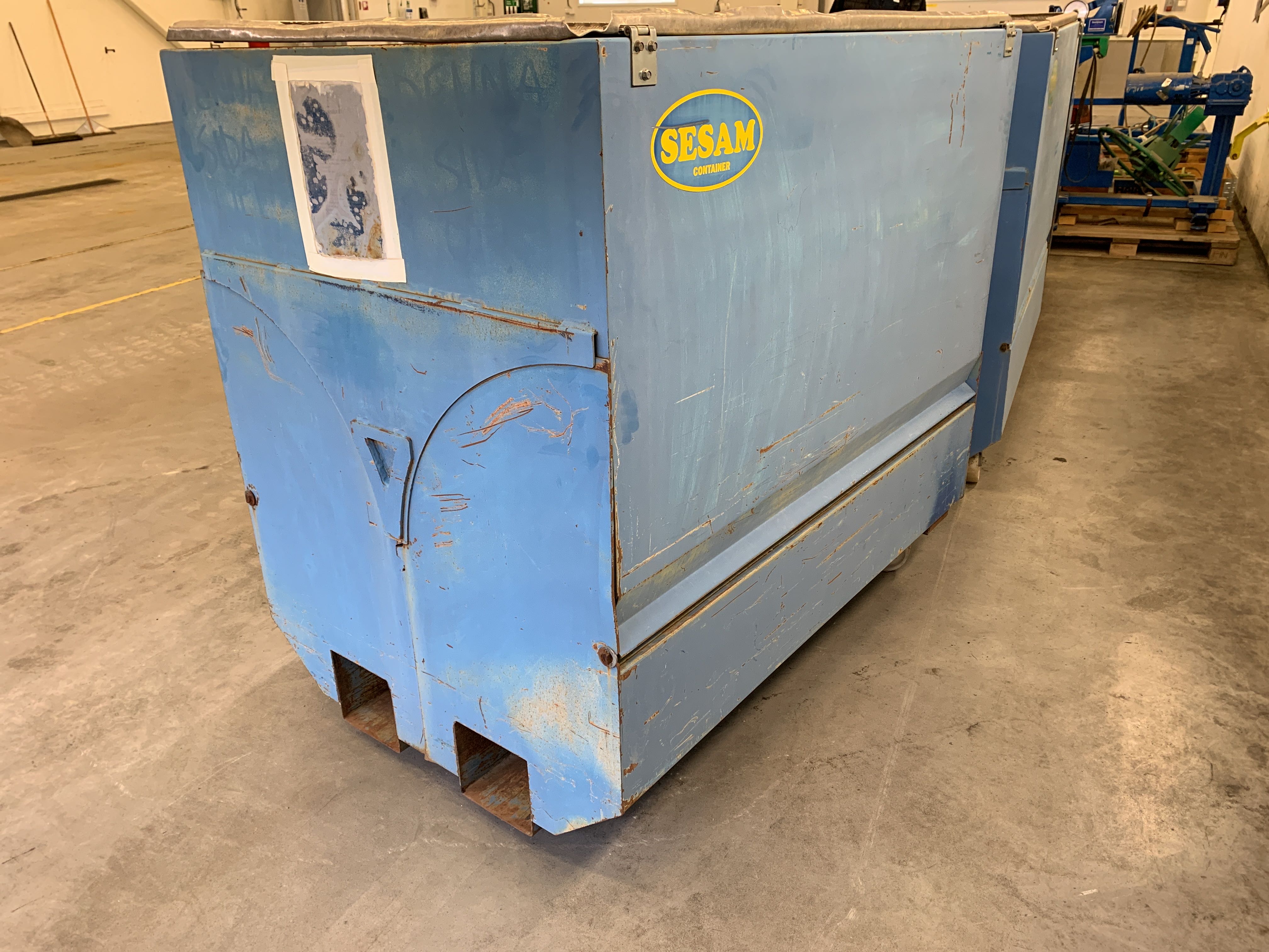 Container Sesam med lock 1800 liter - Auktioner online - Nätauktioner ...