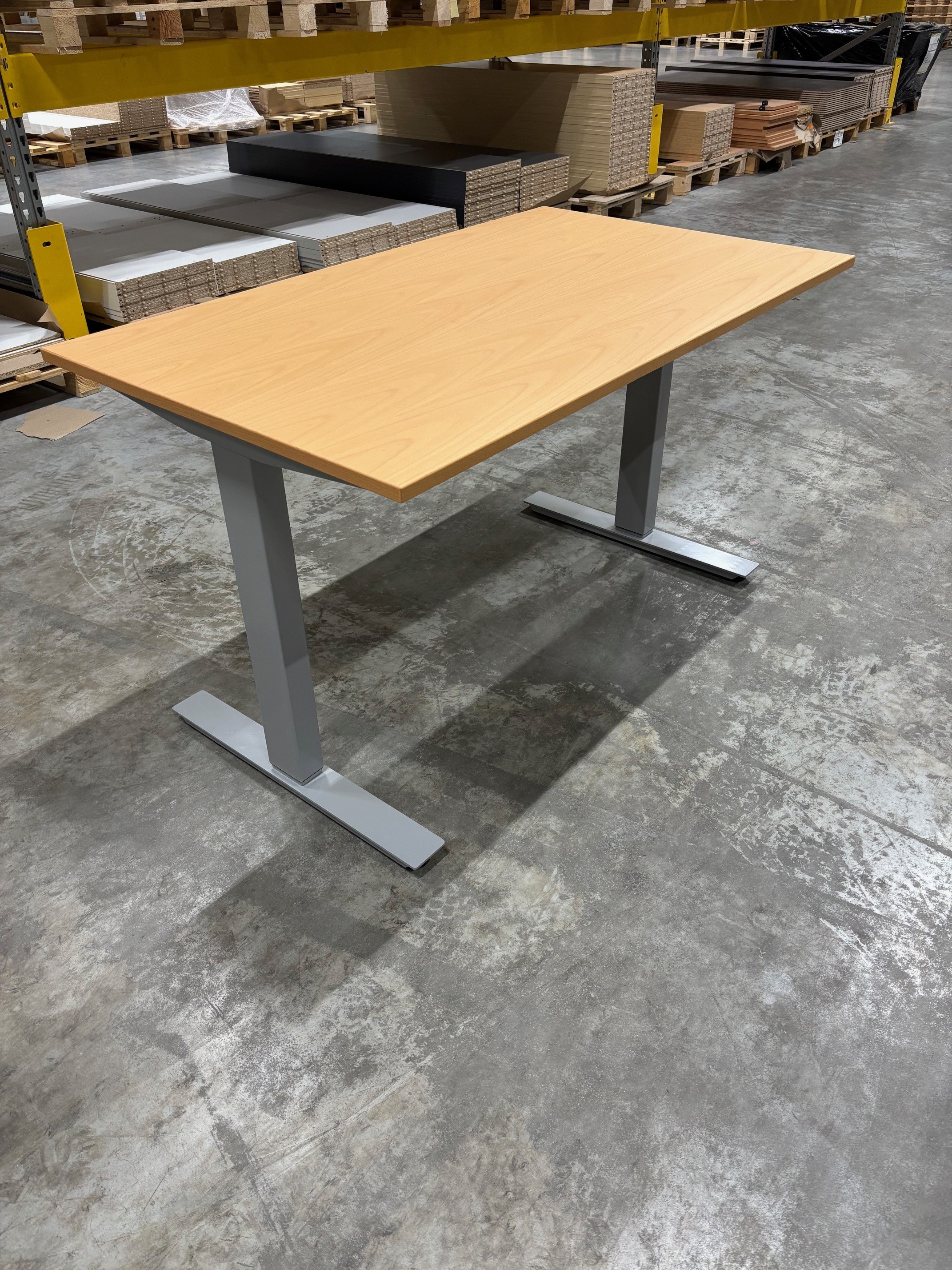 10 height-adjustable desks - PS Auction - We value the future - Largest ...
