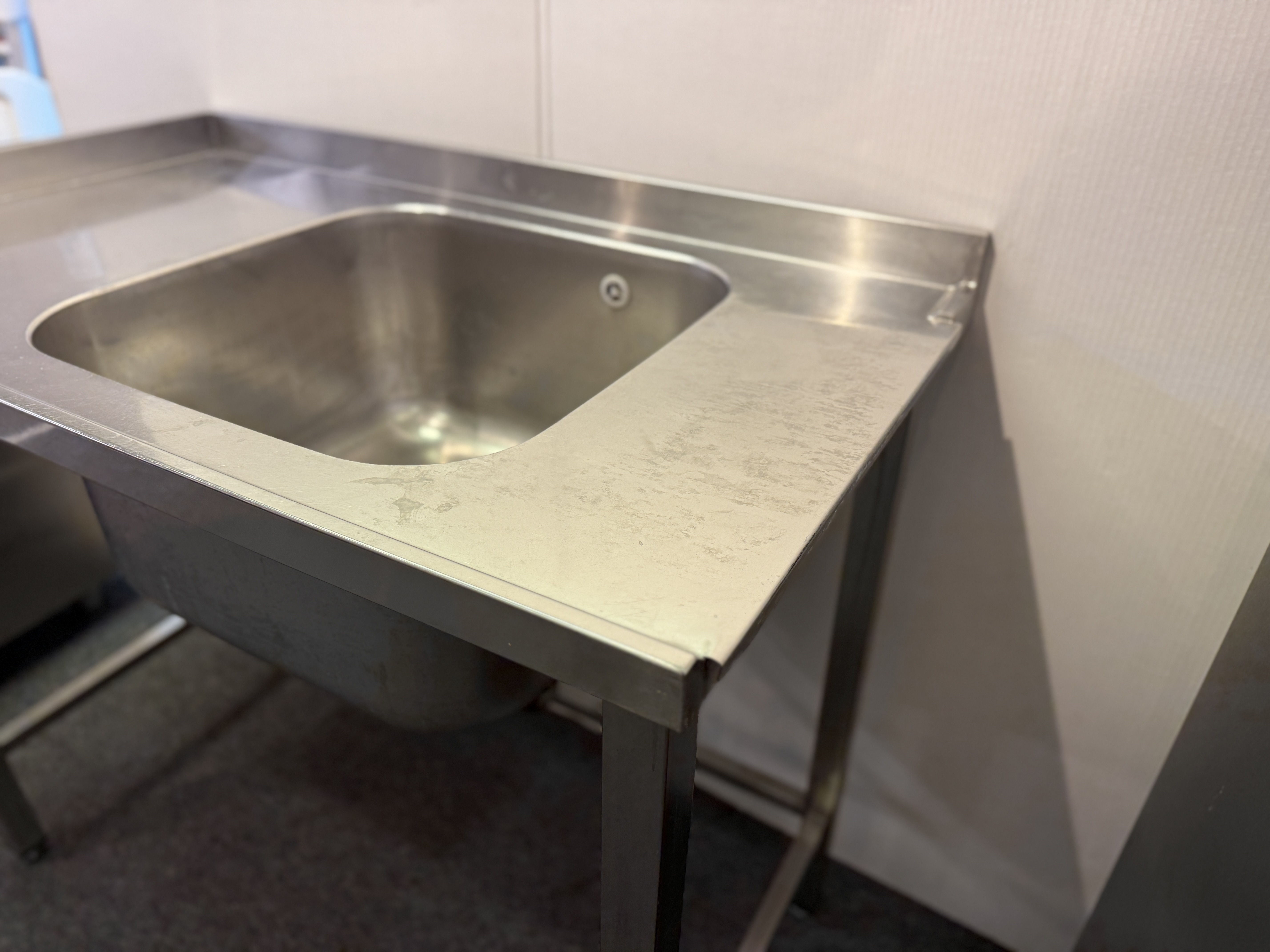 Inmatningsbänk (vänster) med påhängskant - Auktioner online ...