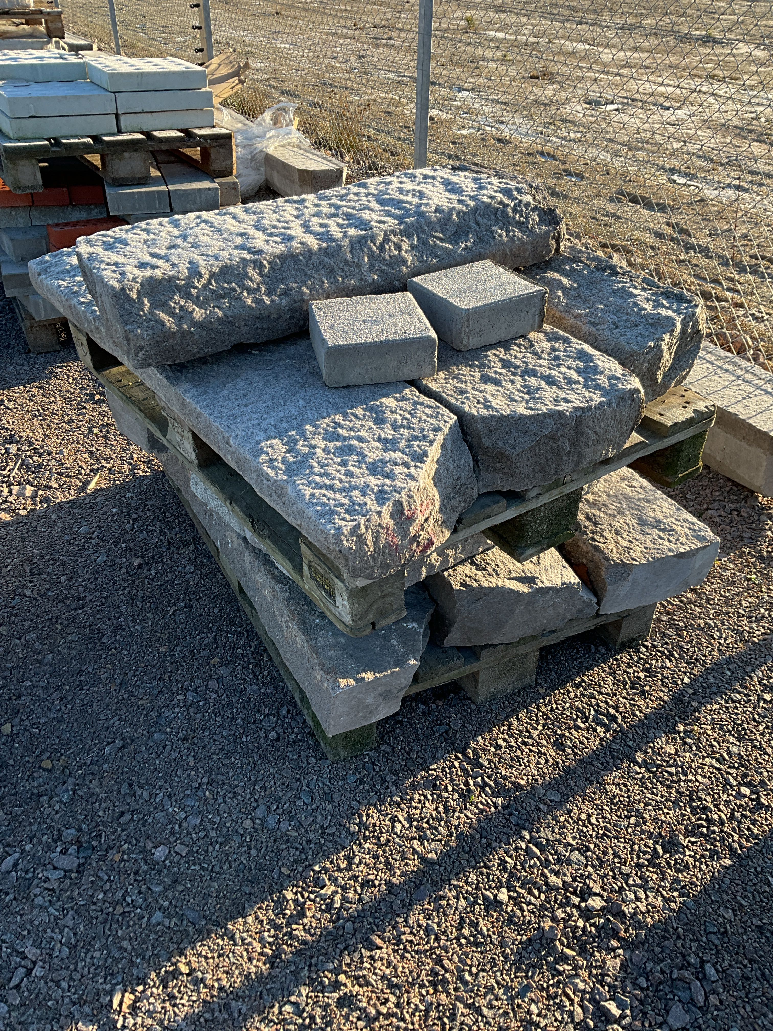 pall med Kantsten Granit - Auktioner online - Nätauktioner ...