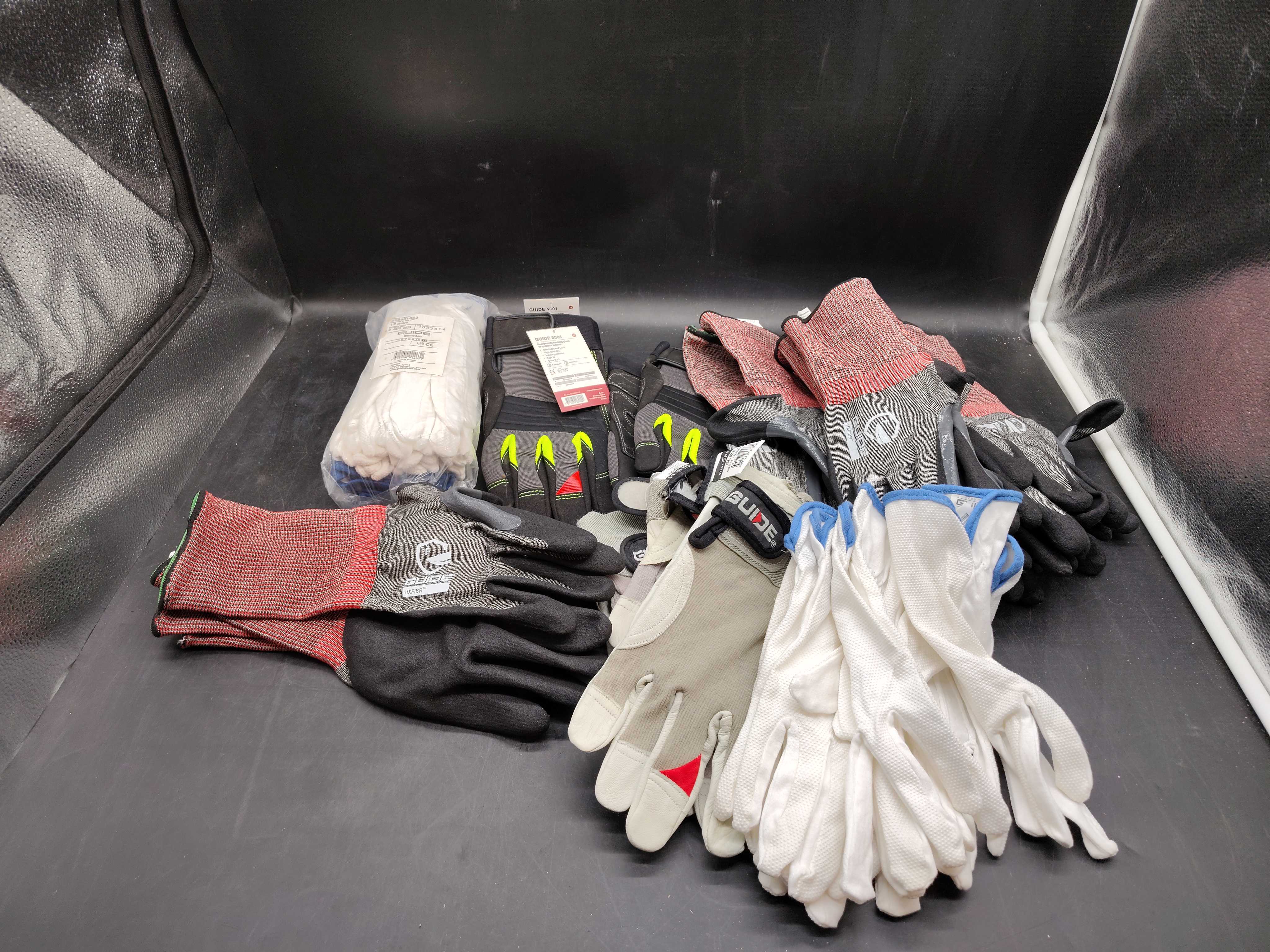 Arbetshandskar, 29 st – Guide, stl 11, blandade modeller - Auktioner ...