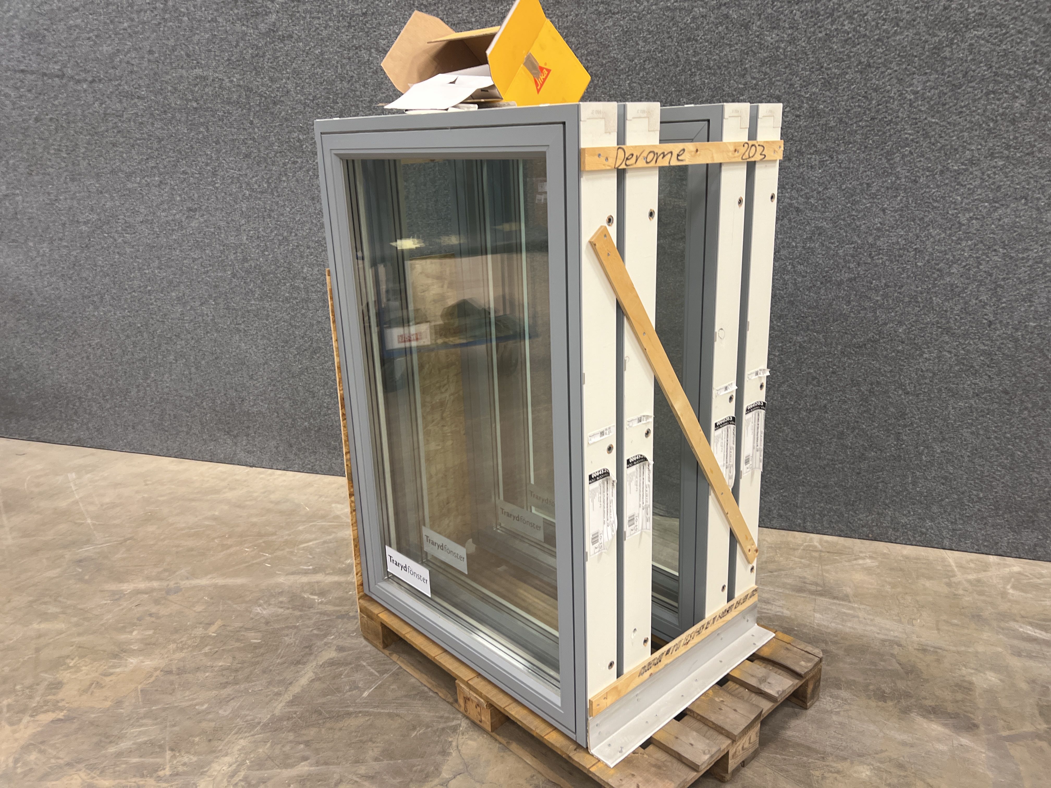 4 pcs of pivot windows Optimal Vrid F1 Traryd window 10-15 - PS Auction ...