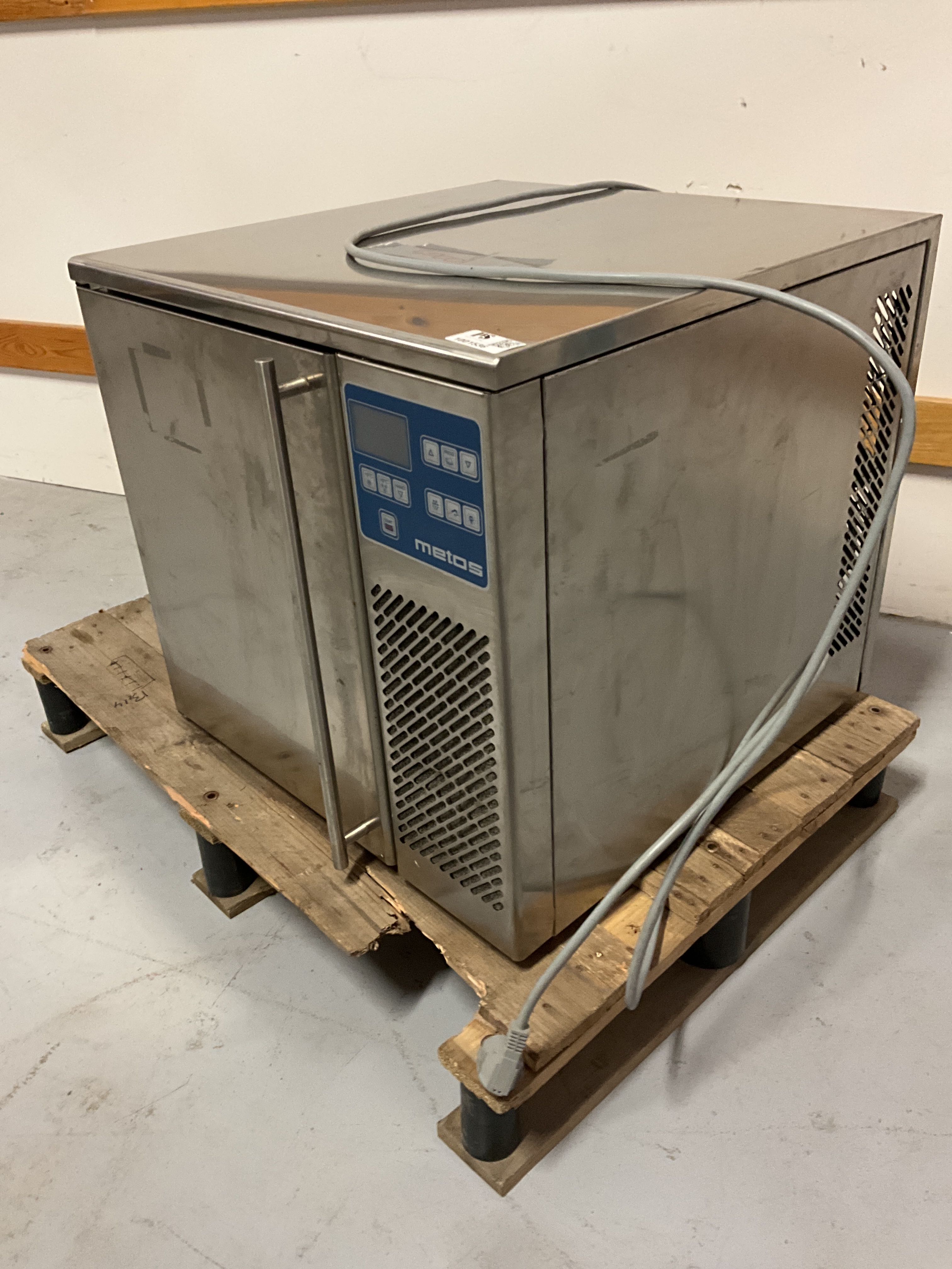 Small blast chiller bench model - PS Auction - We value the future ...