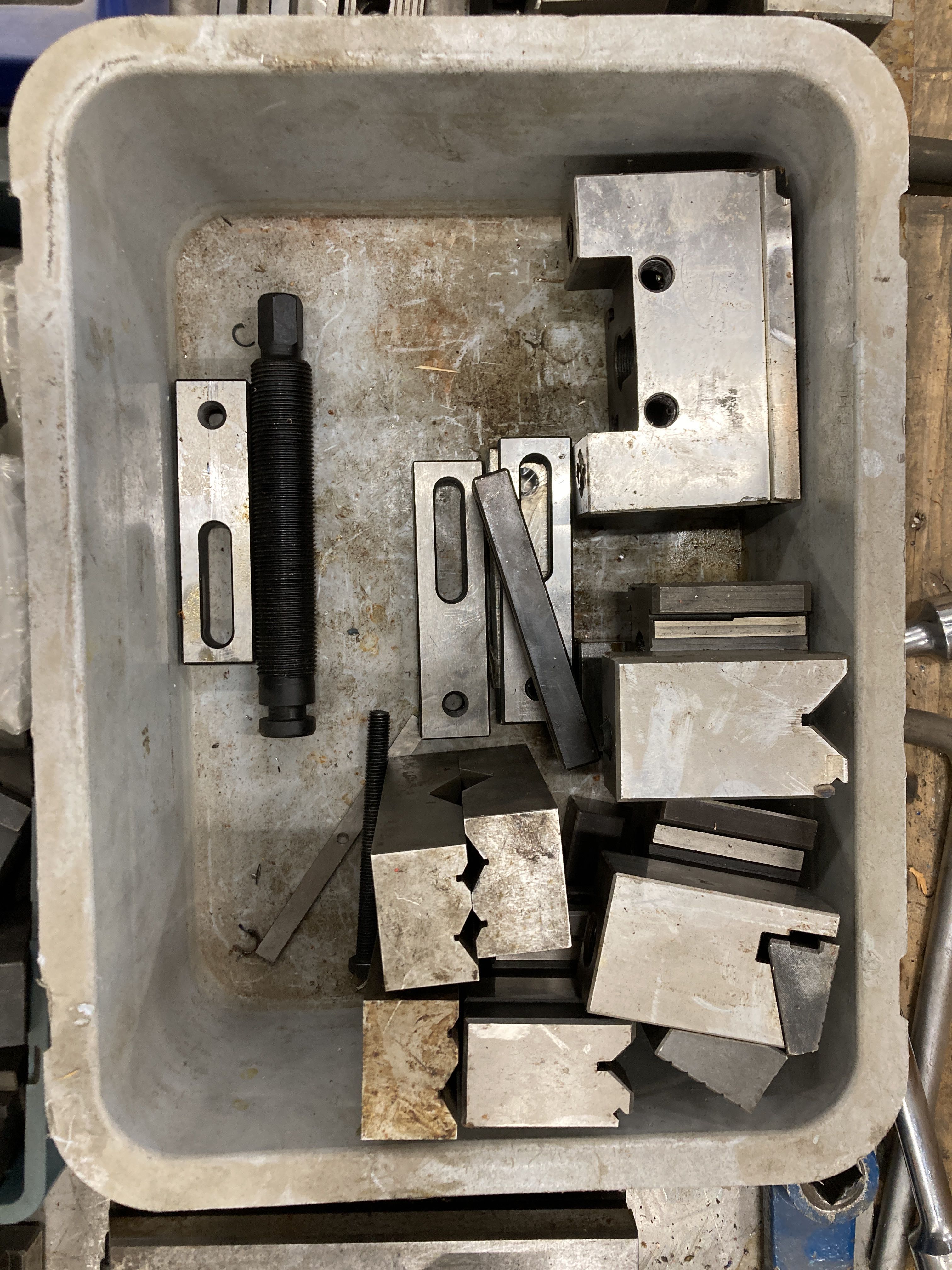 Split machine vise incl accessories - PS Auction - We value the future ...