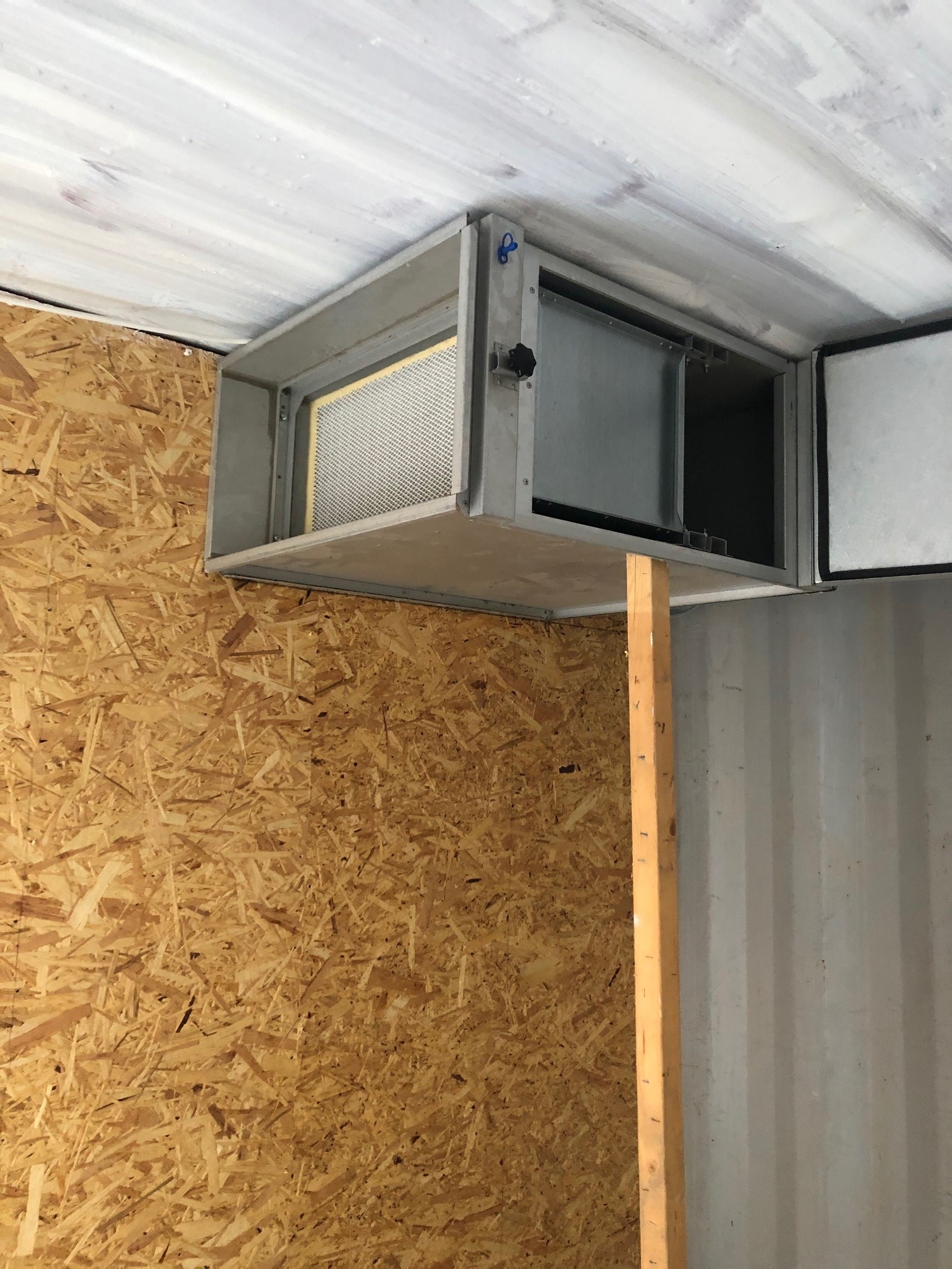 Insulated container with storage "asbestos lock" - PS Auction - We ...