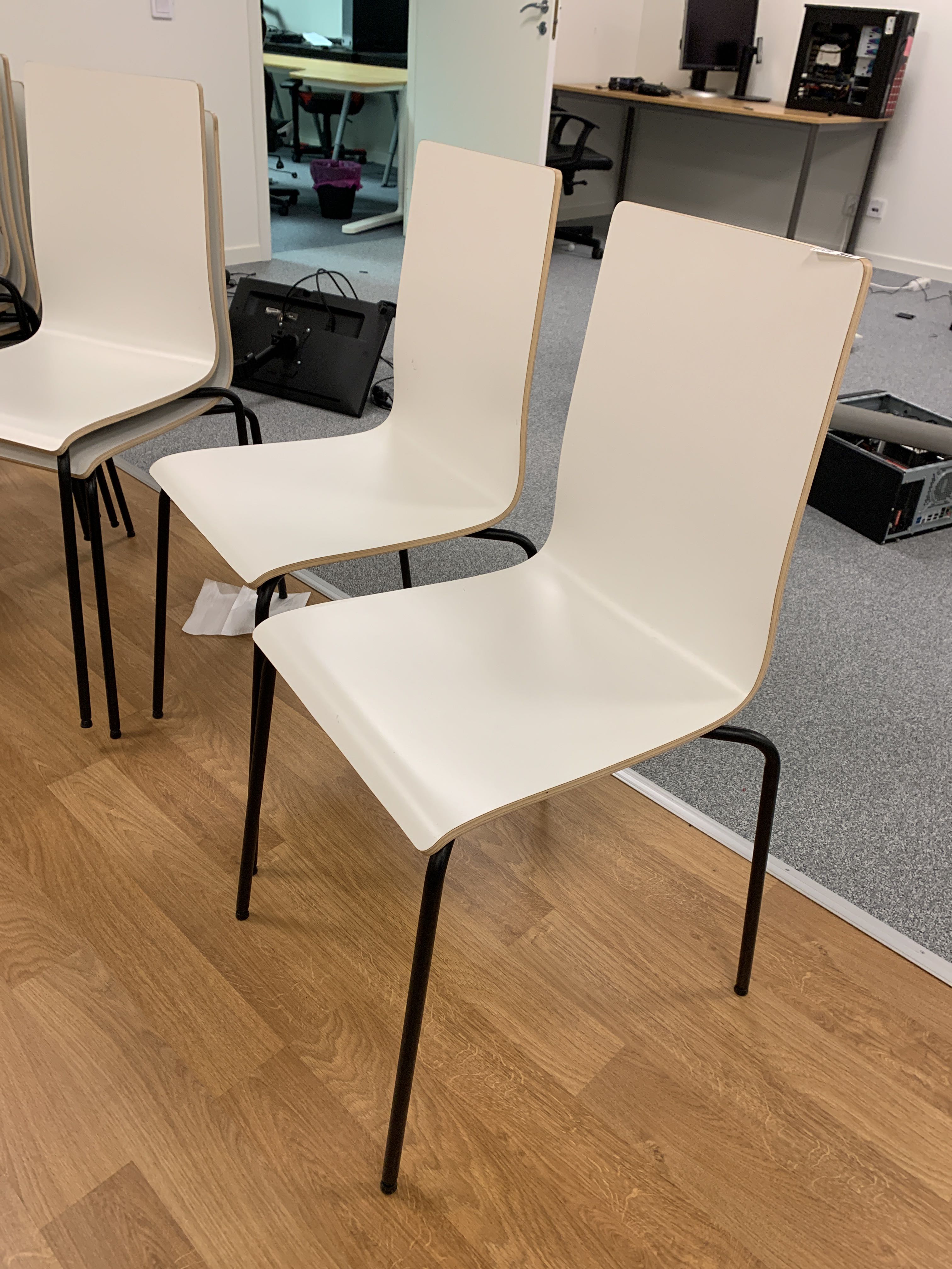 Stapelbara stolar 14st - Auktioner online - Nätauktioner ...