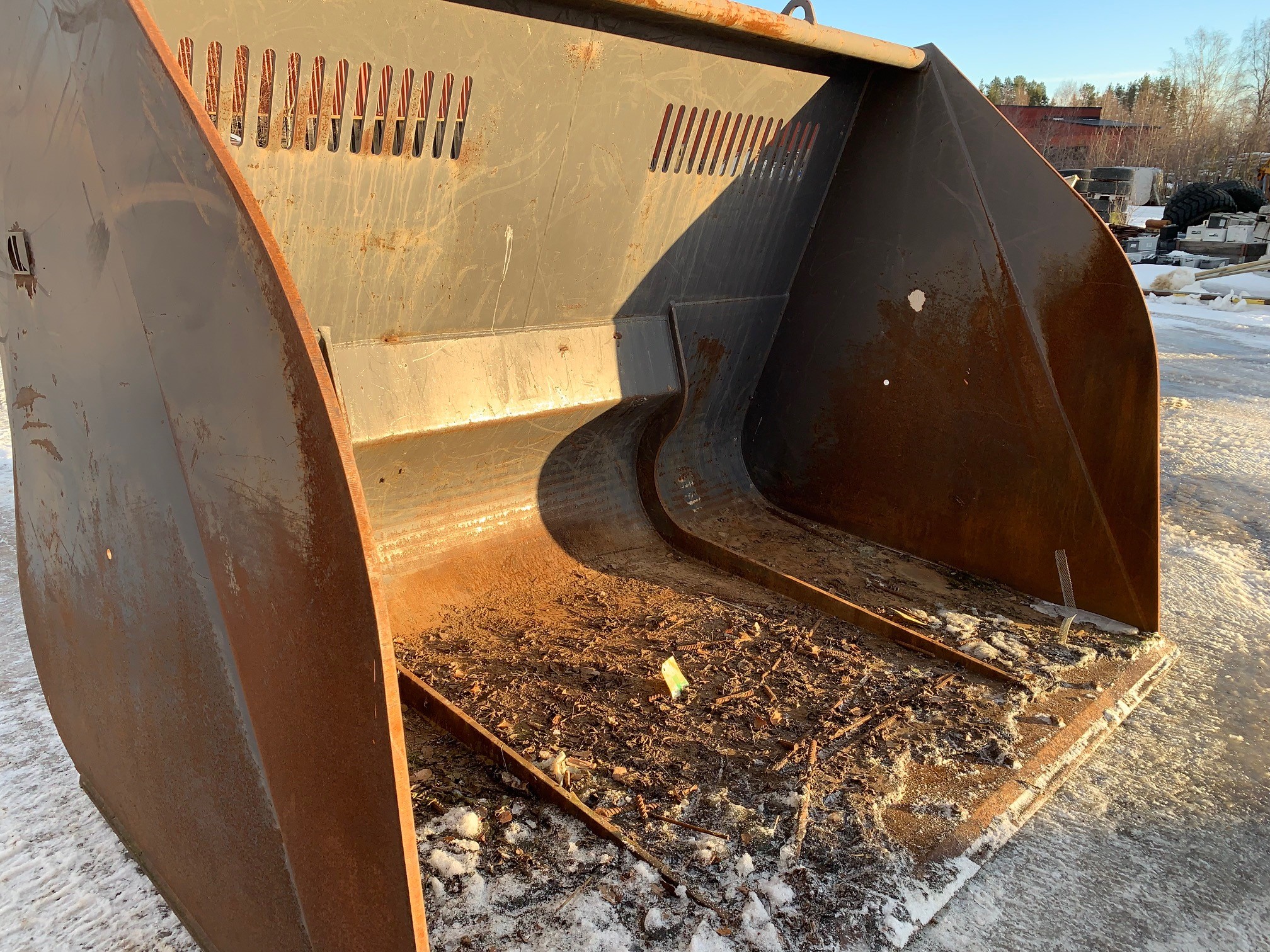 Light material bucket Large BM - PS Auction - We value the future ...