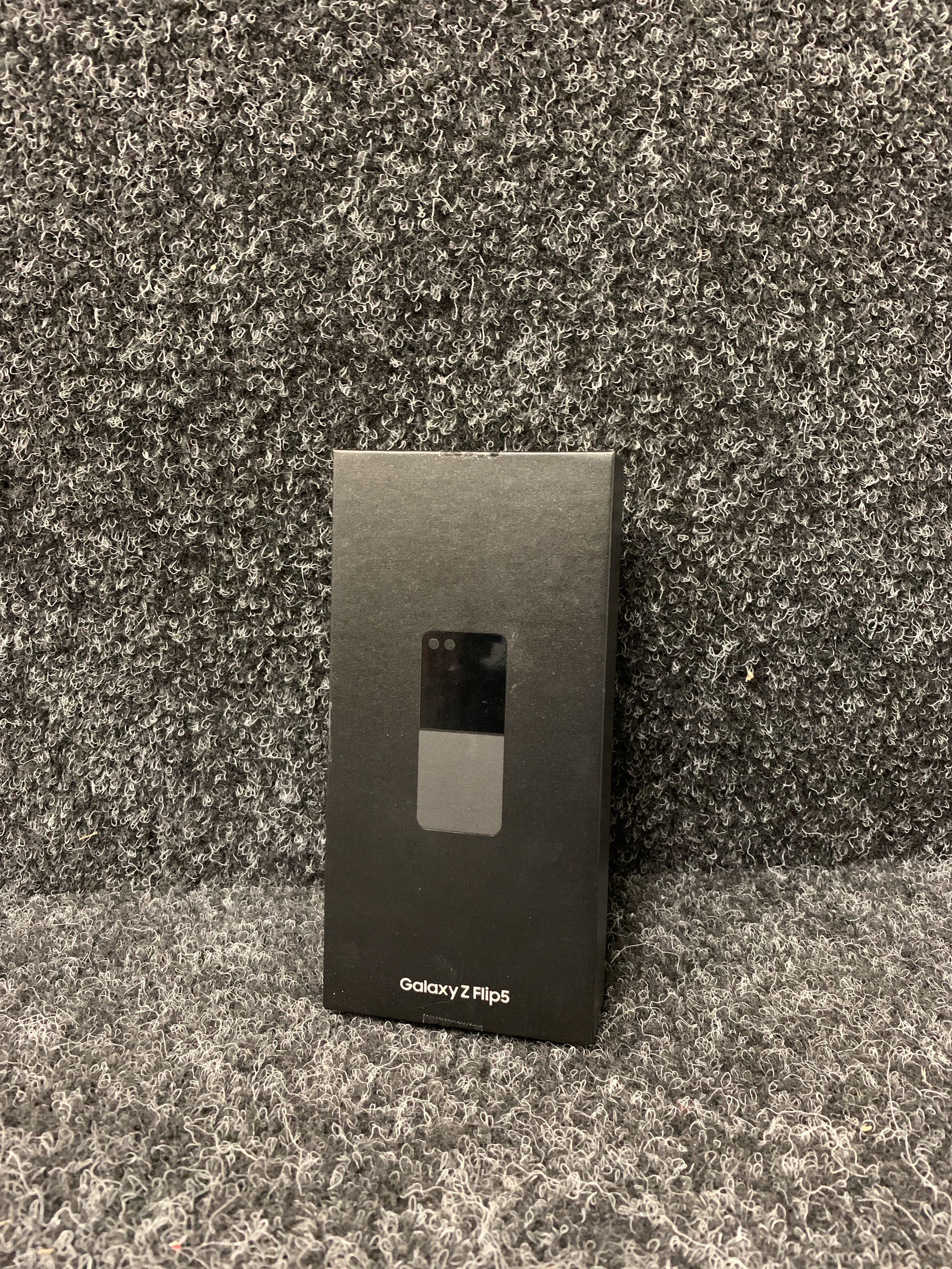 Mobiltelefon Samsung Galaxy Z Flip5 256GB - Gray - Auktioner online ...