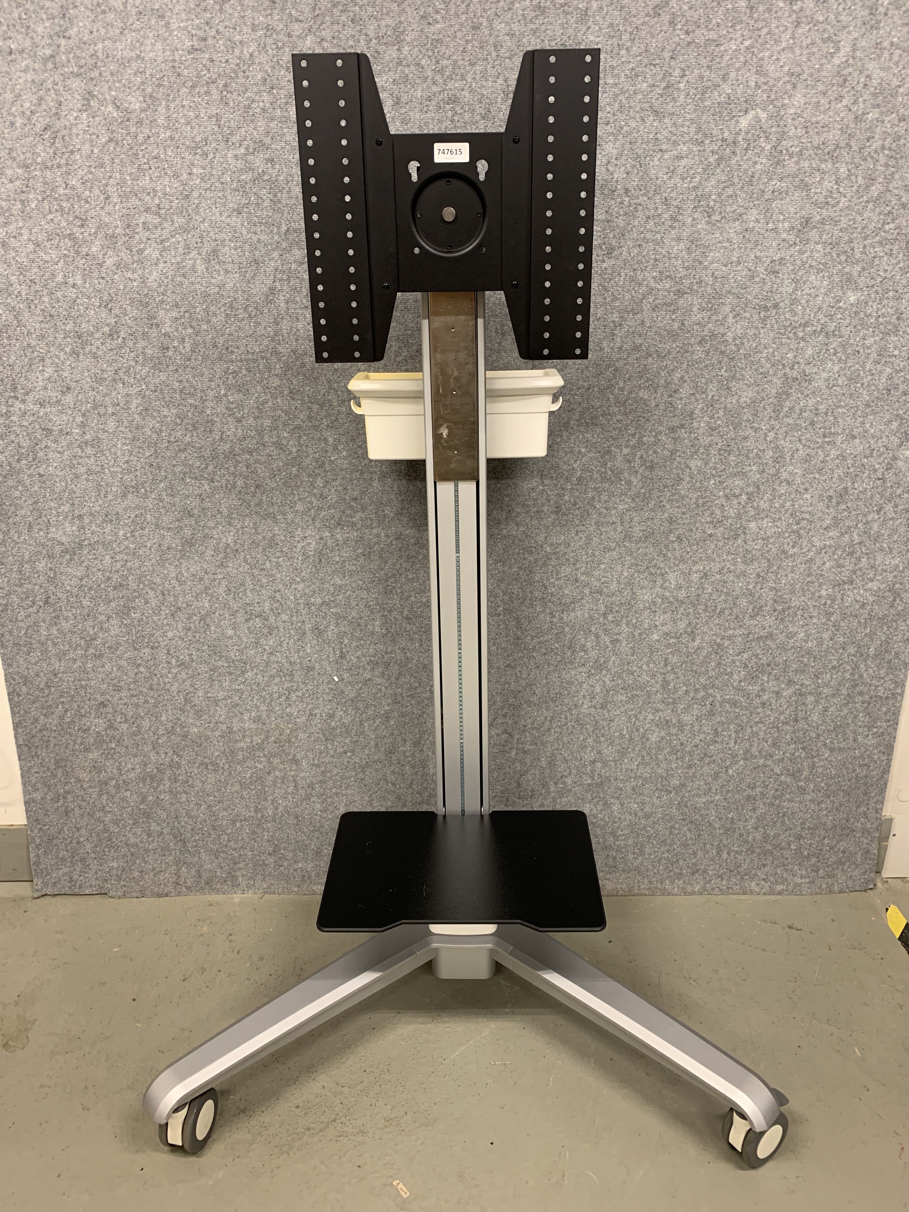 Tv stativ på hjul - Auktioner online - Nätauktioner & Konkursauktioner ...