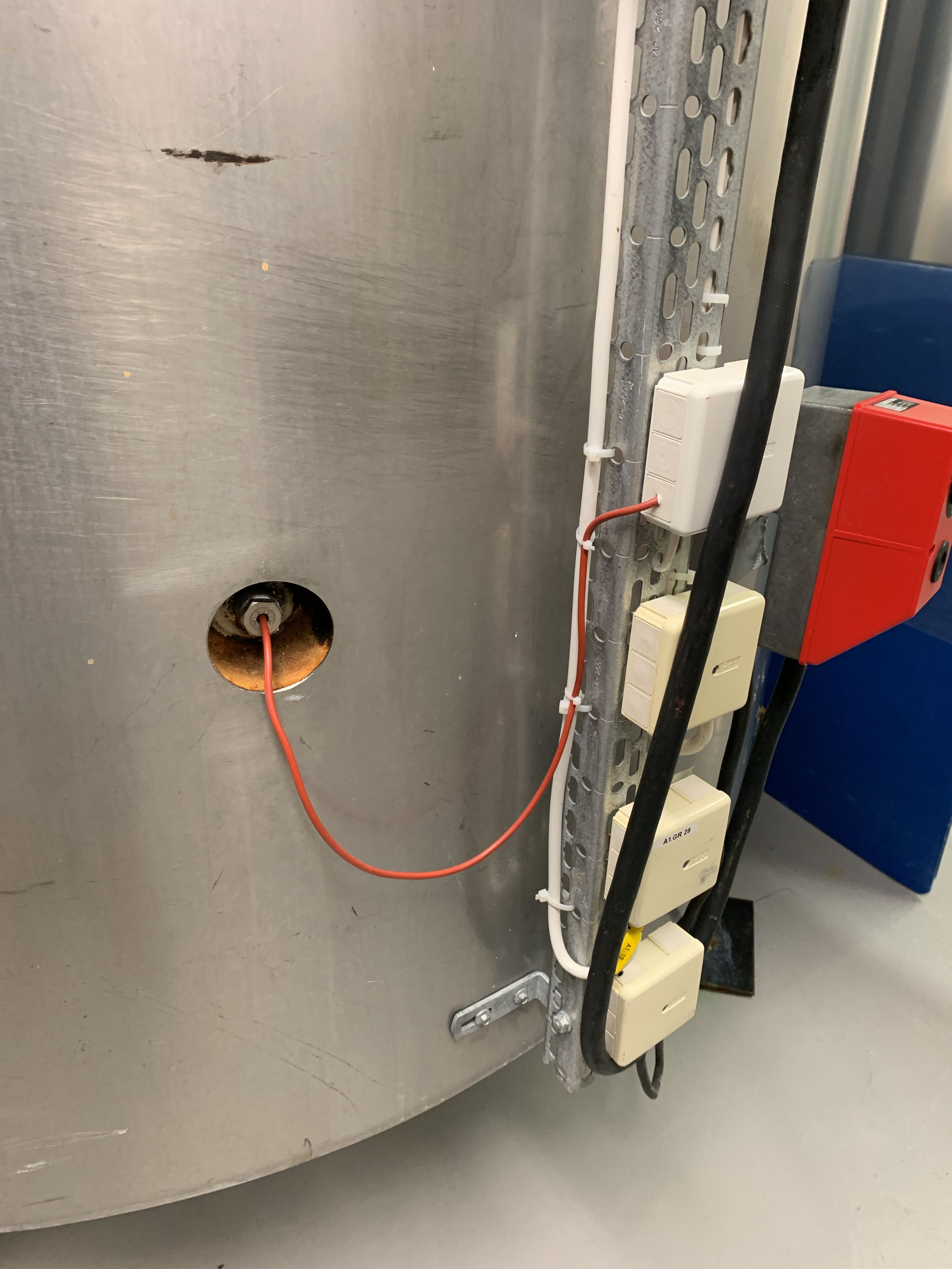 Hot water tank Wedholms 2500 liters - 1982 - PS Auction - We value the ...