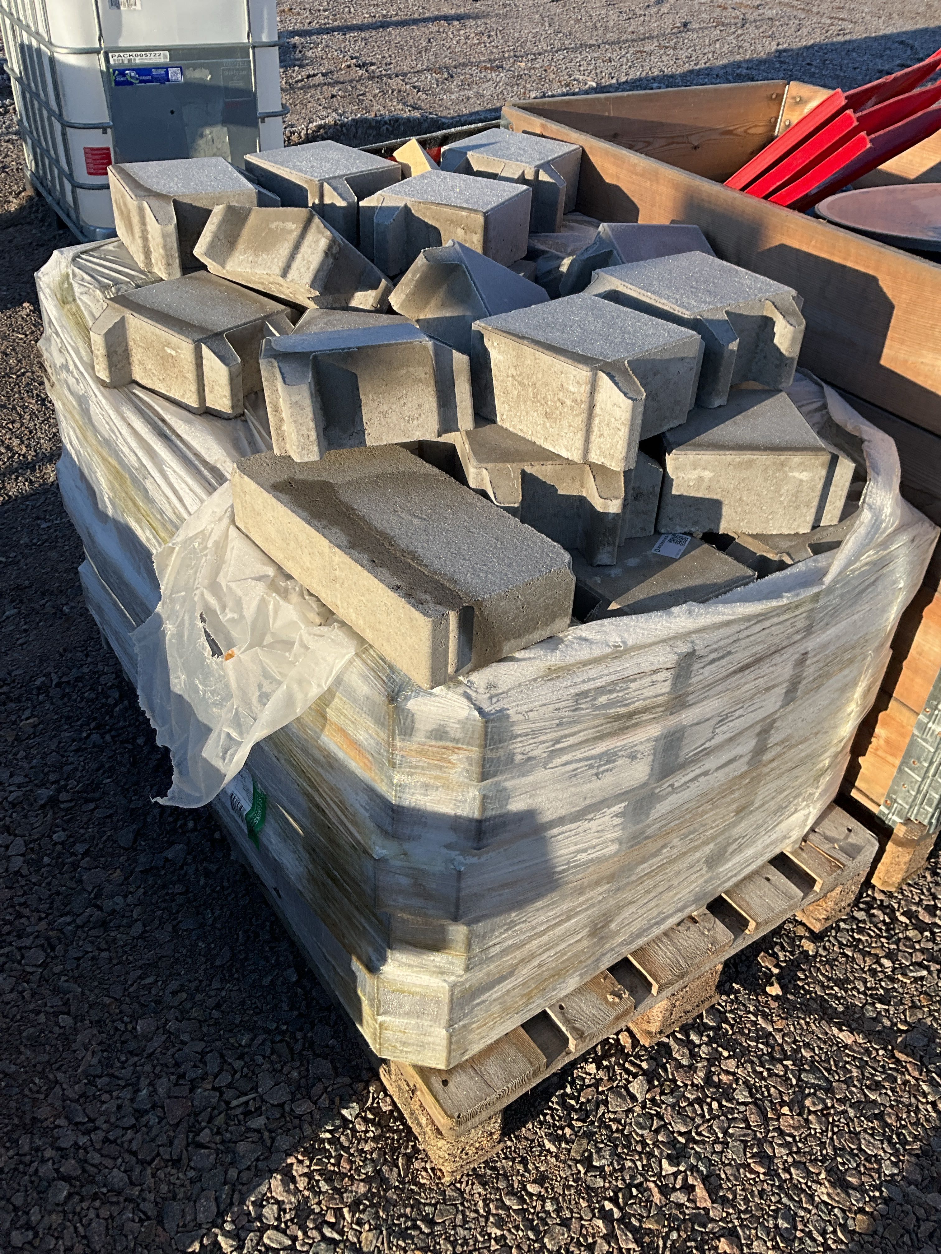 Stool with Natural Grey Grasshopper 100 mm - PS Auction - We value the ...