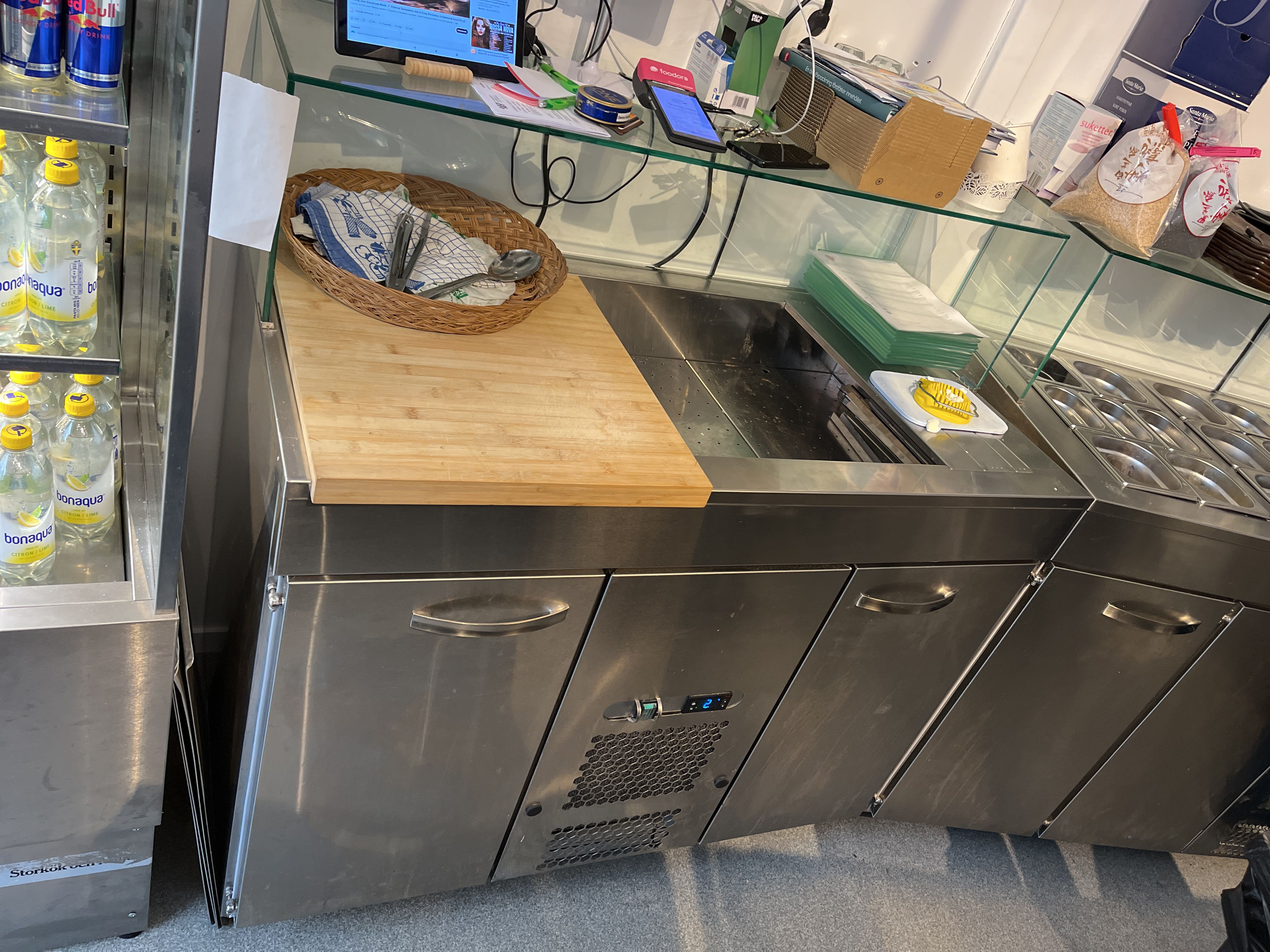 Cooler bench with warming cabinet & Cooling channel - PS Auction - We ...