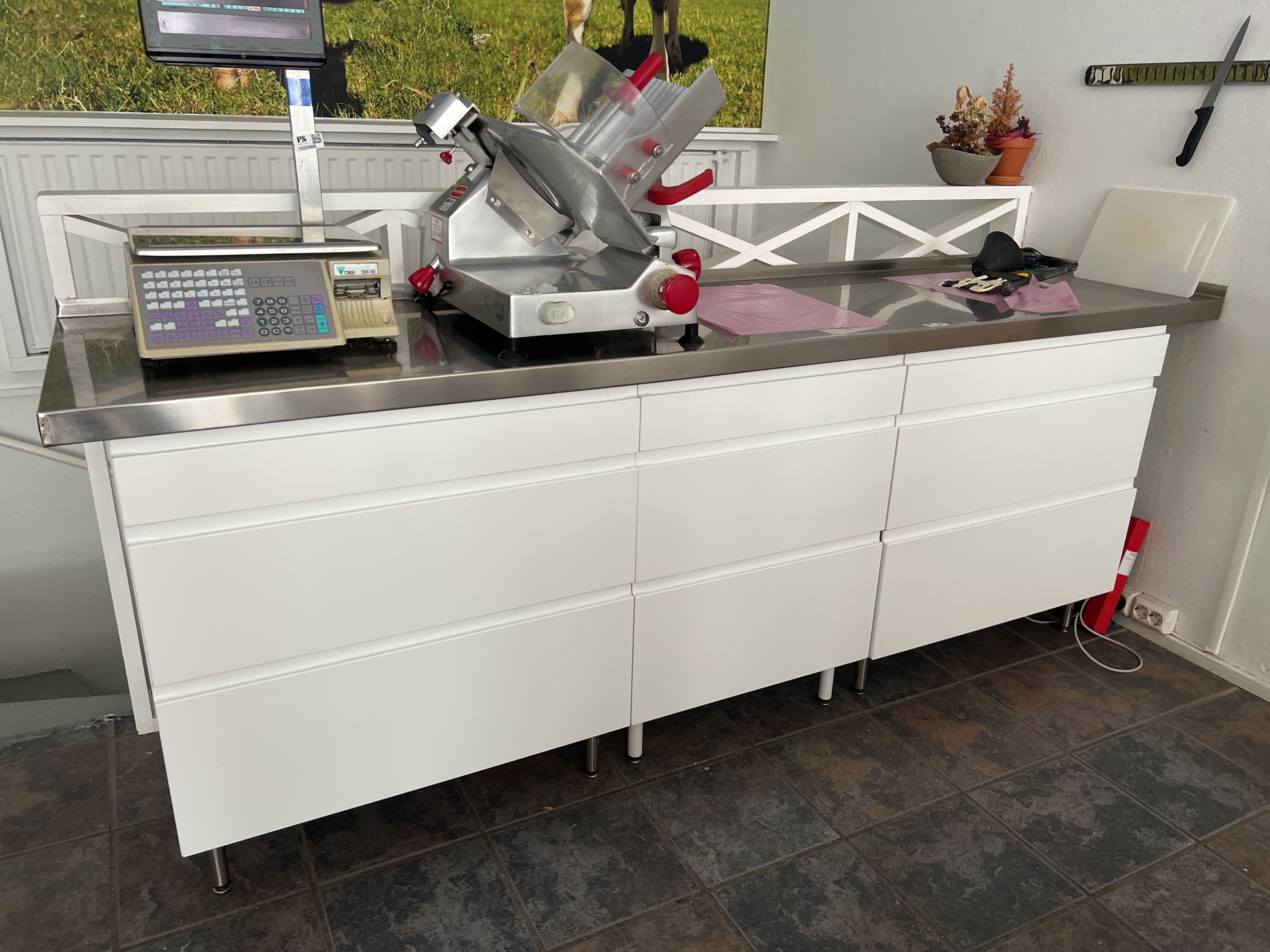 Stainless countertop relief surface - PS Auction - We value the future ...