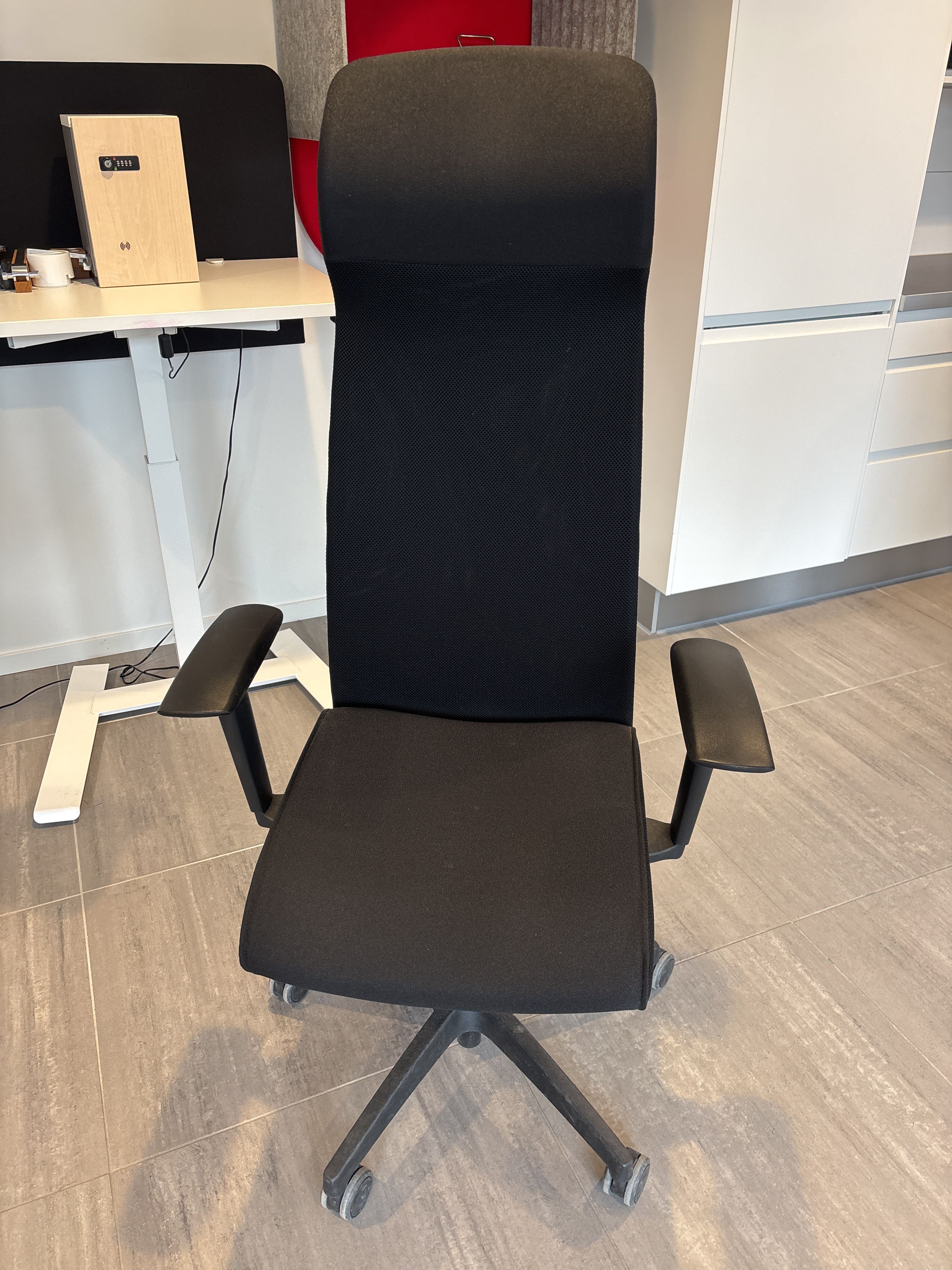 Solium office chair with armrests - PS Auction - We value the future ...